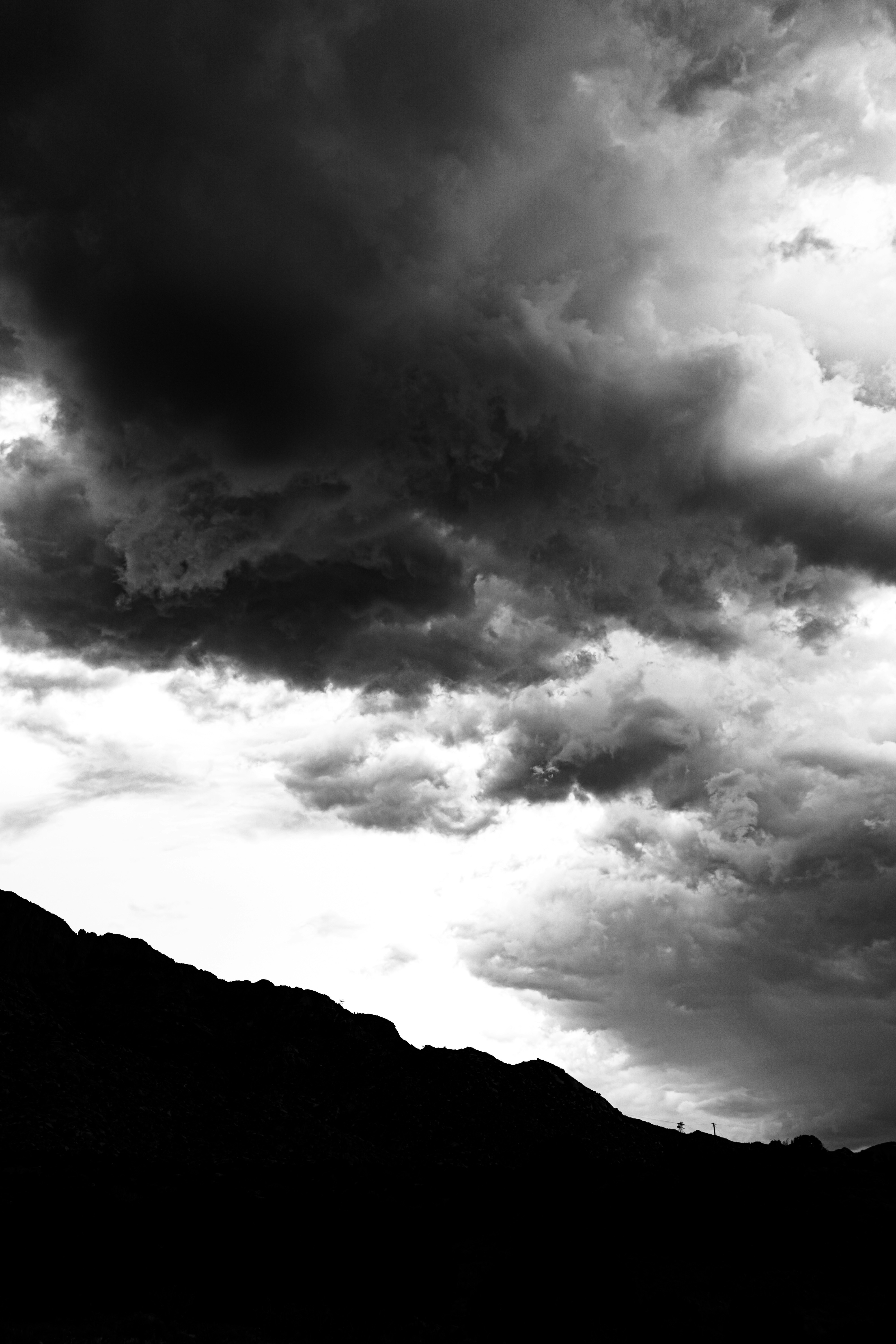 Une photo en noir et blanc d’un ciel nuageux photo – Image gratuite de ...
