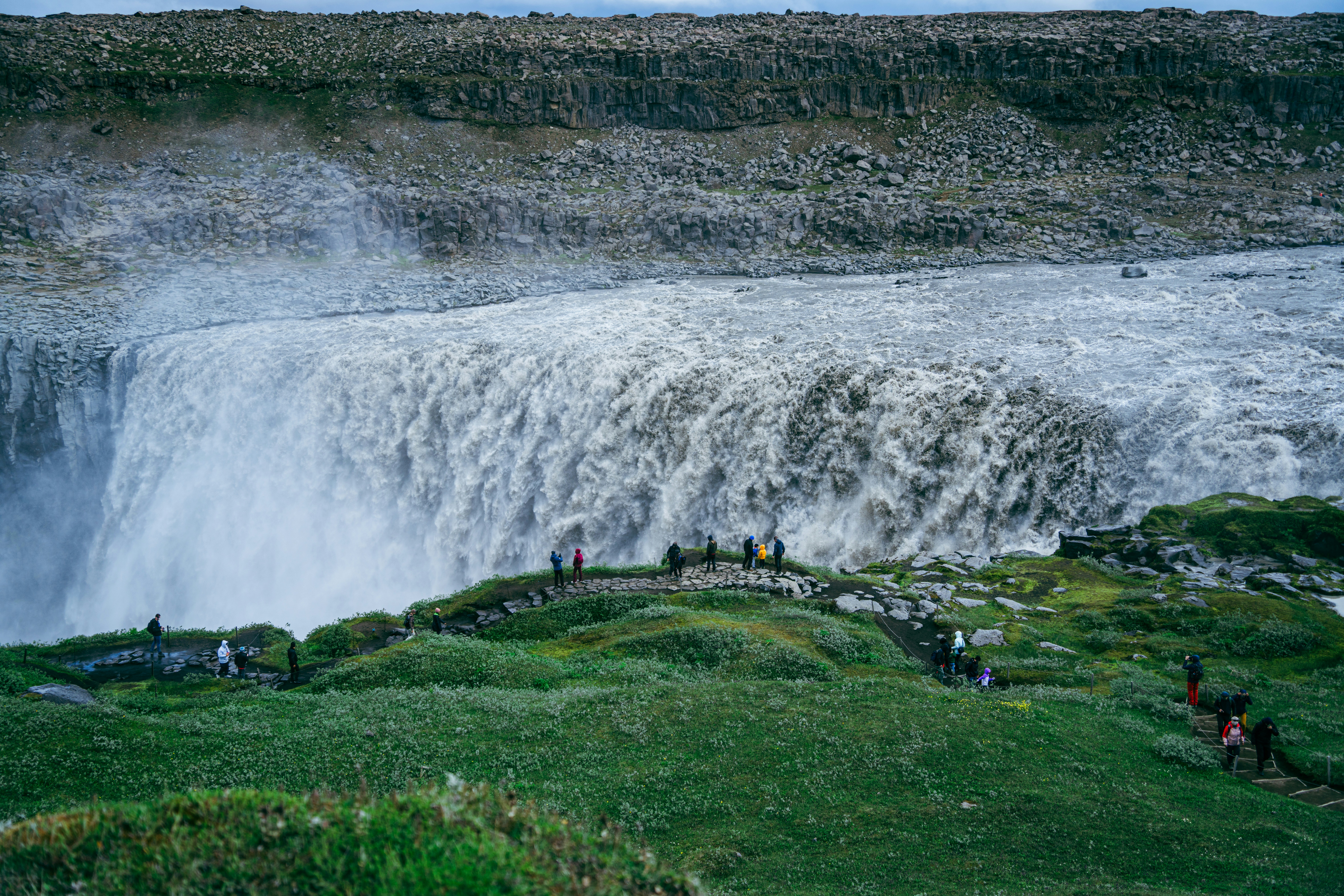 Trail Along the Edge of the Thundering Veil