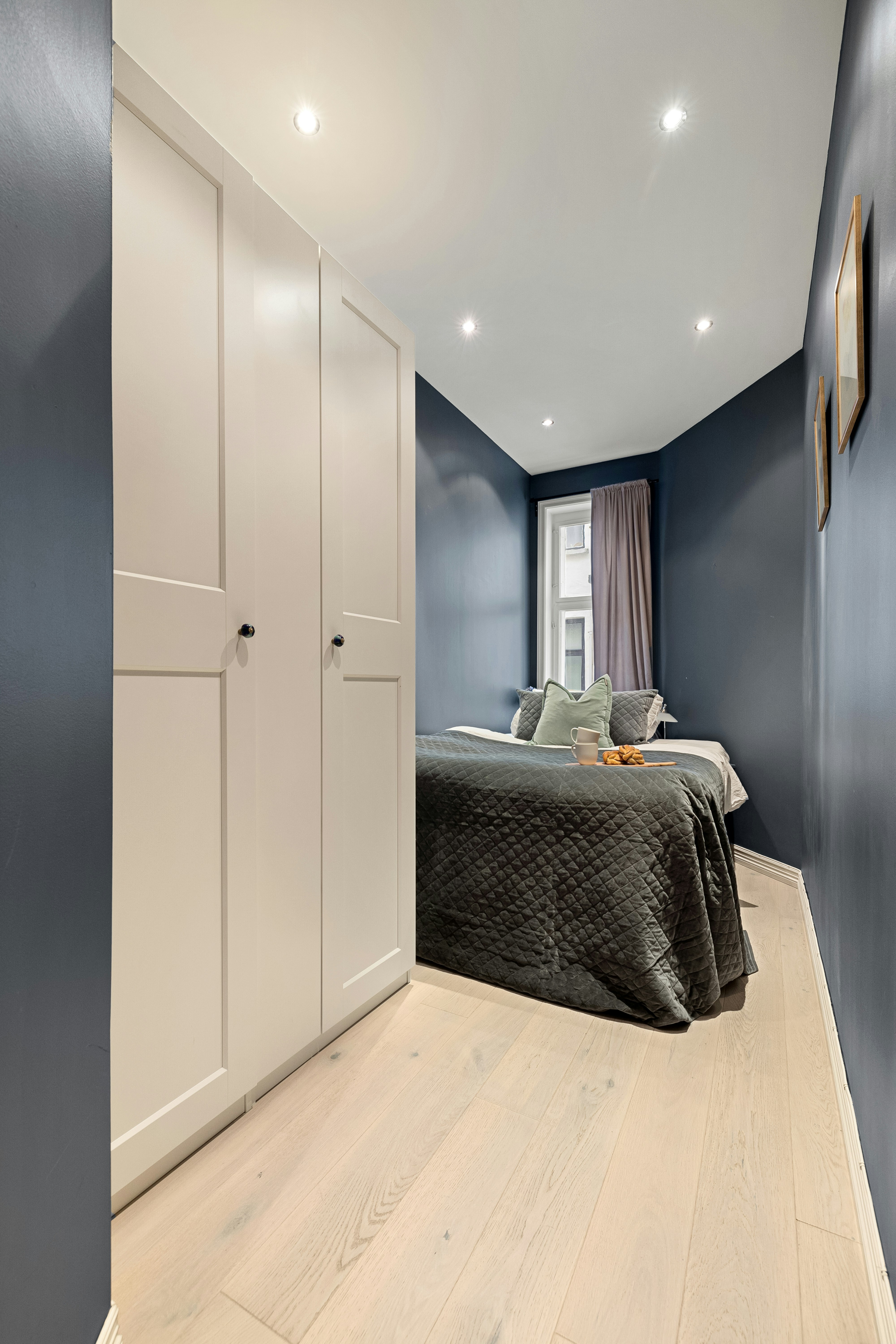 A bedroom with blue walls and a bed photo – Free Interior design Image ...