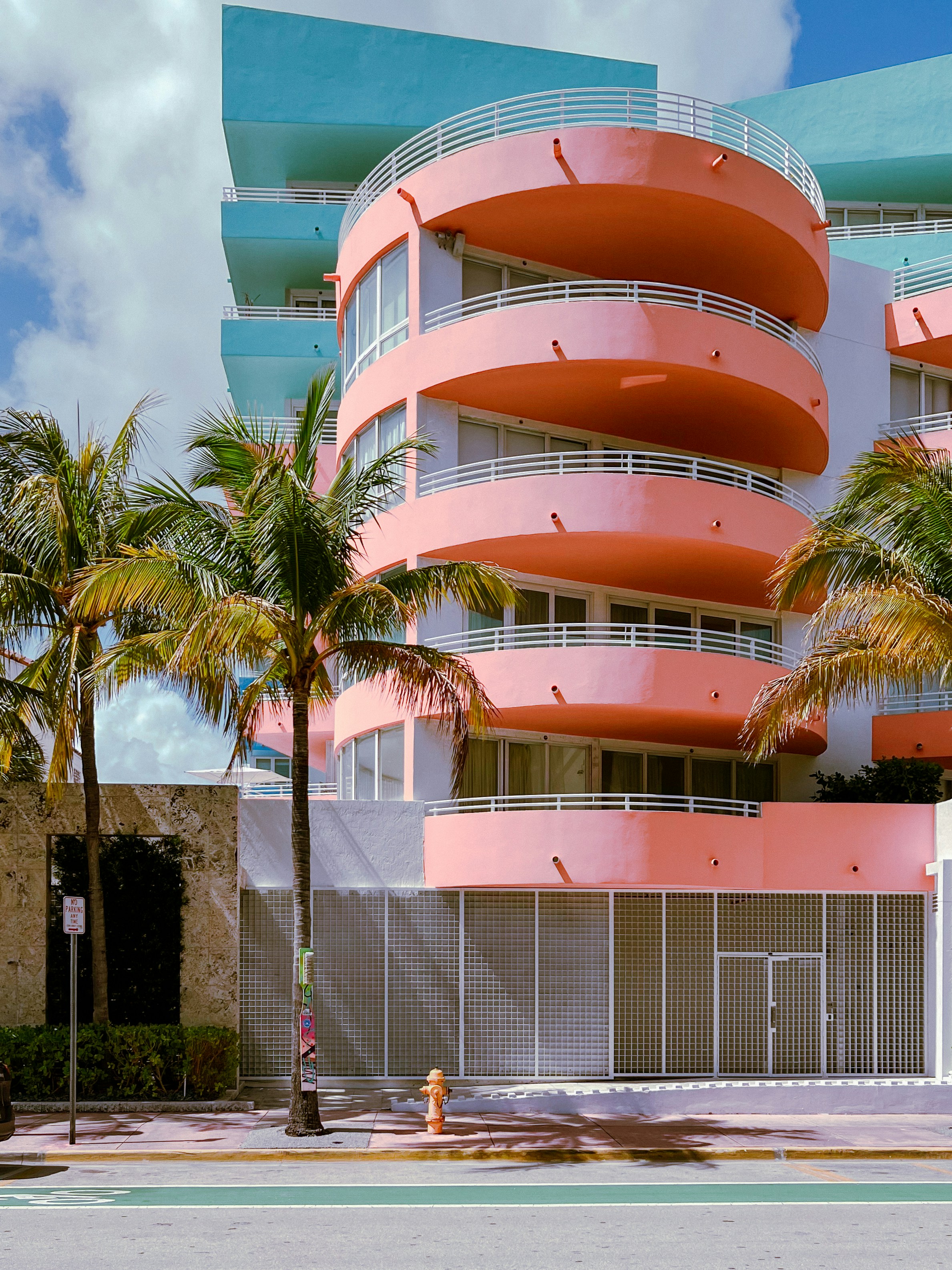 A tall building with a balconies on top of it photo – Free Miami beach ...