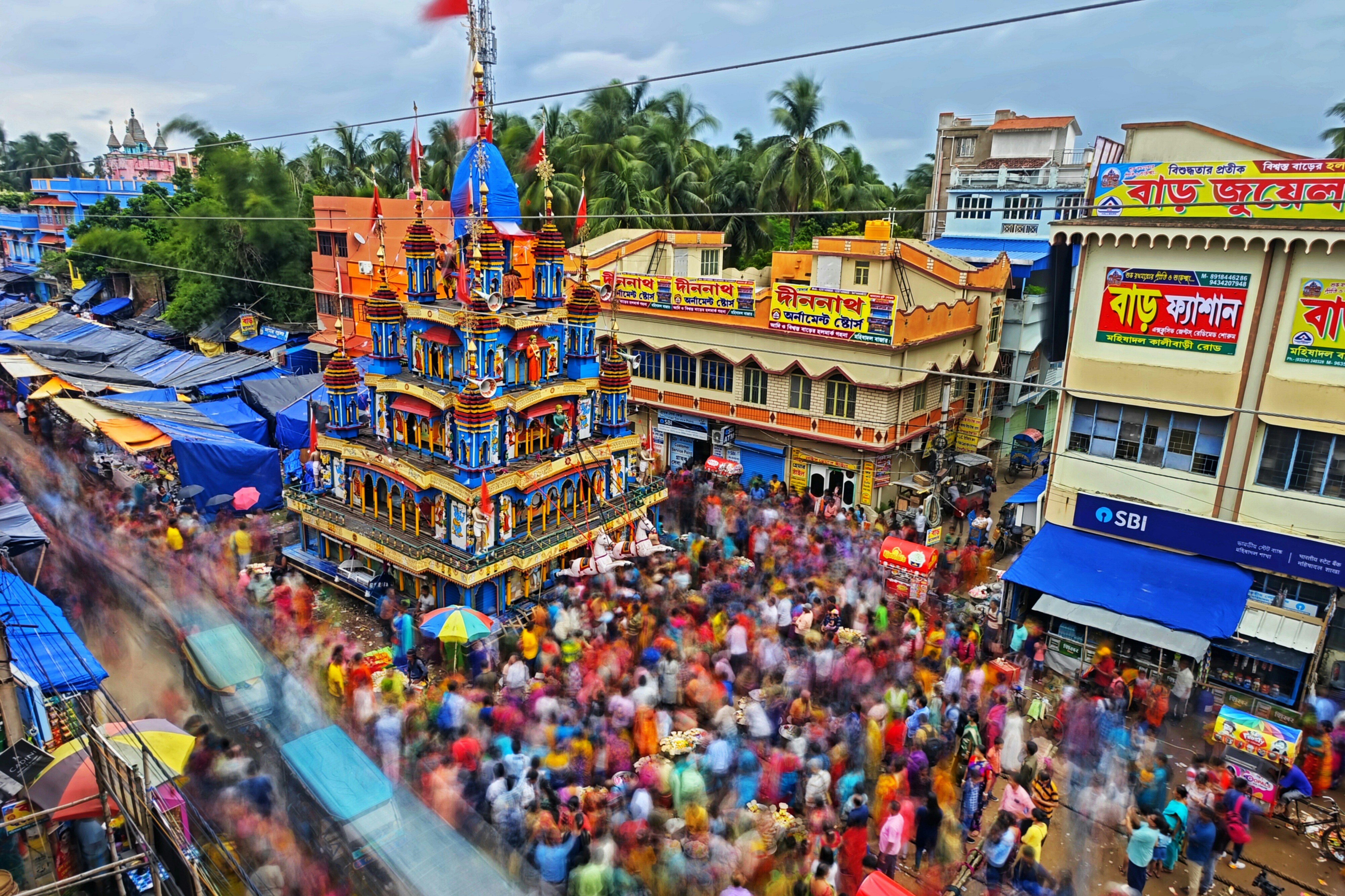 A crowd of people walking around a carnival