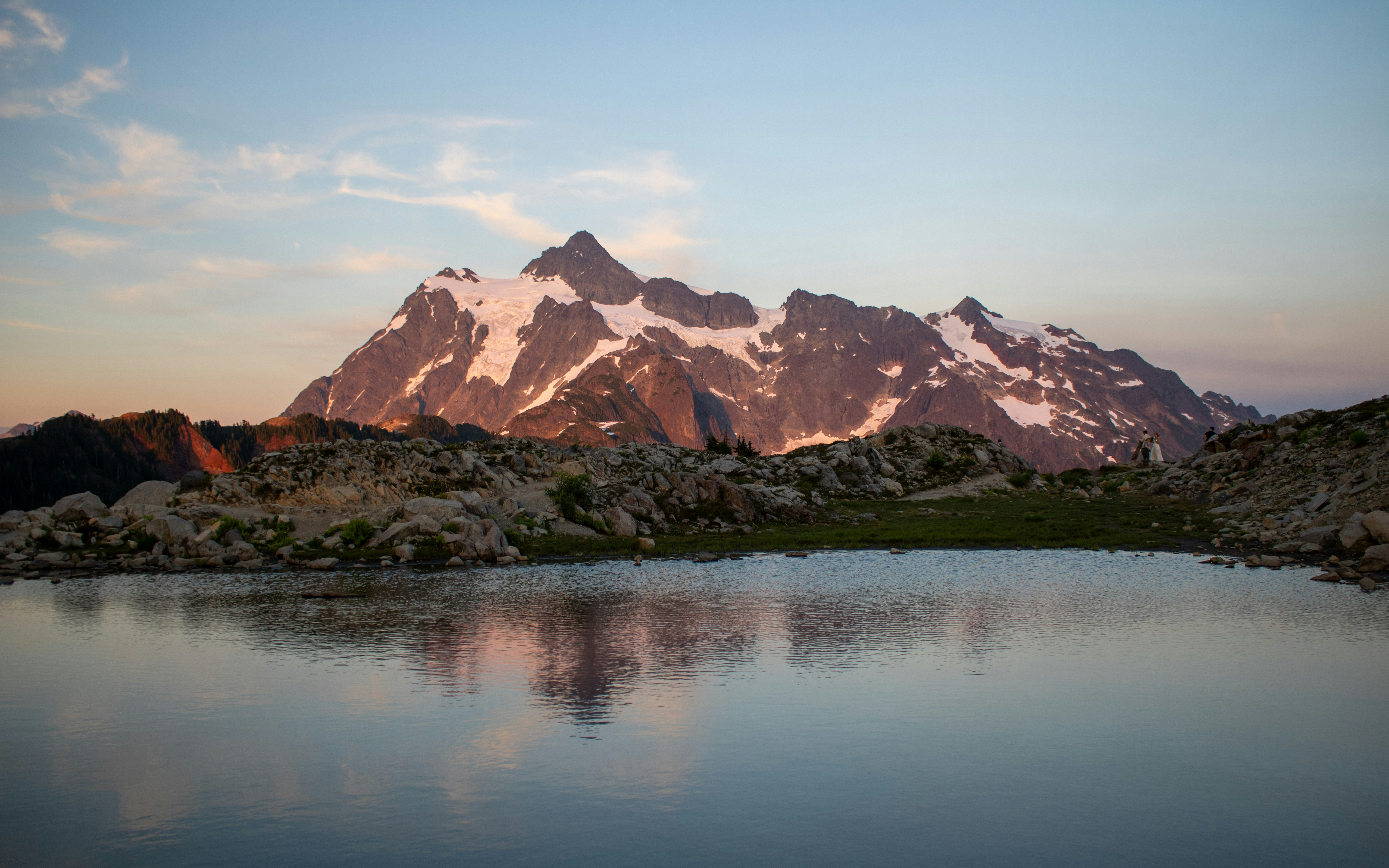 A mountain range with a lake in the foreground photo – Free Huntoon ...