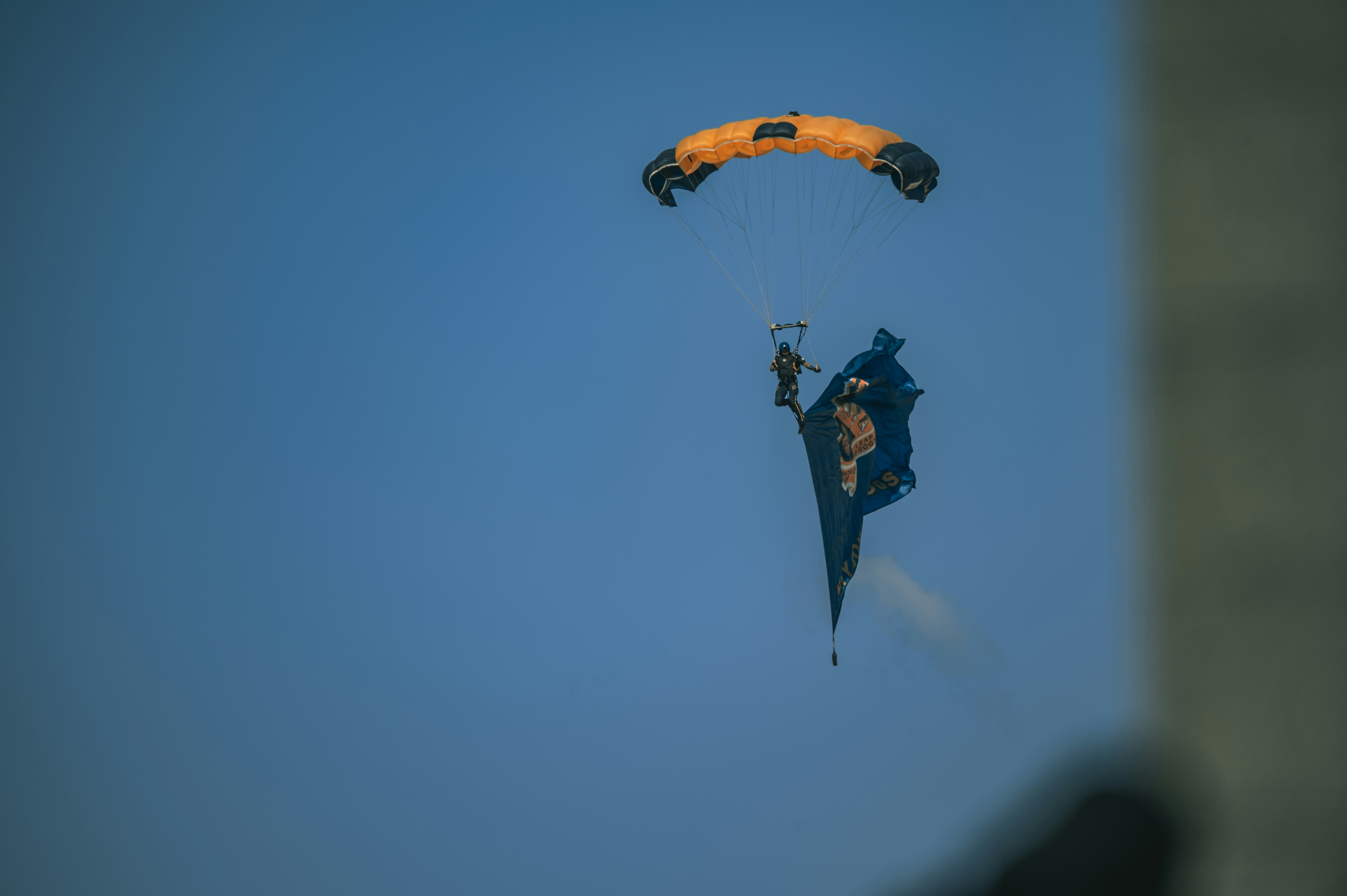 A person is flying a kite in the sky photo – Free Human Image on Unsplash