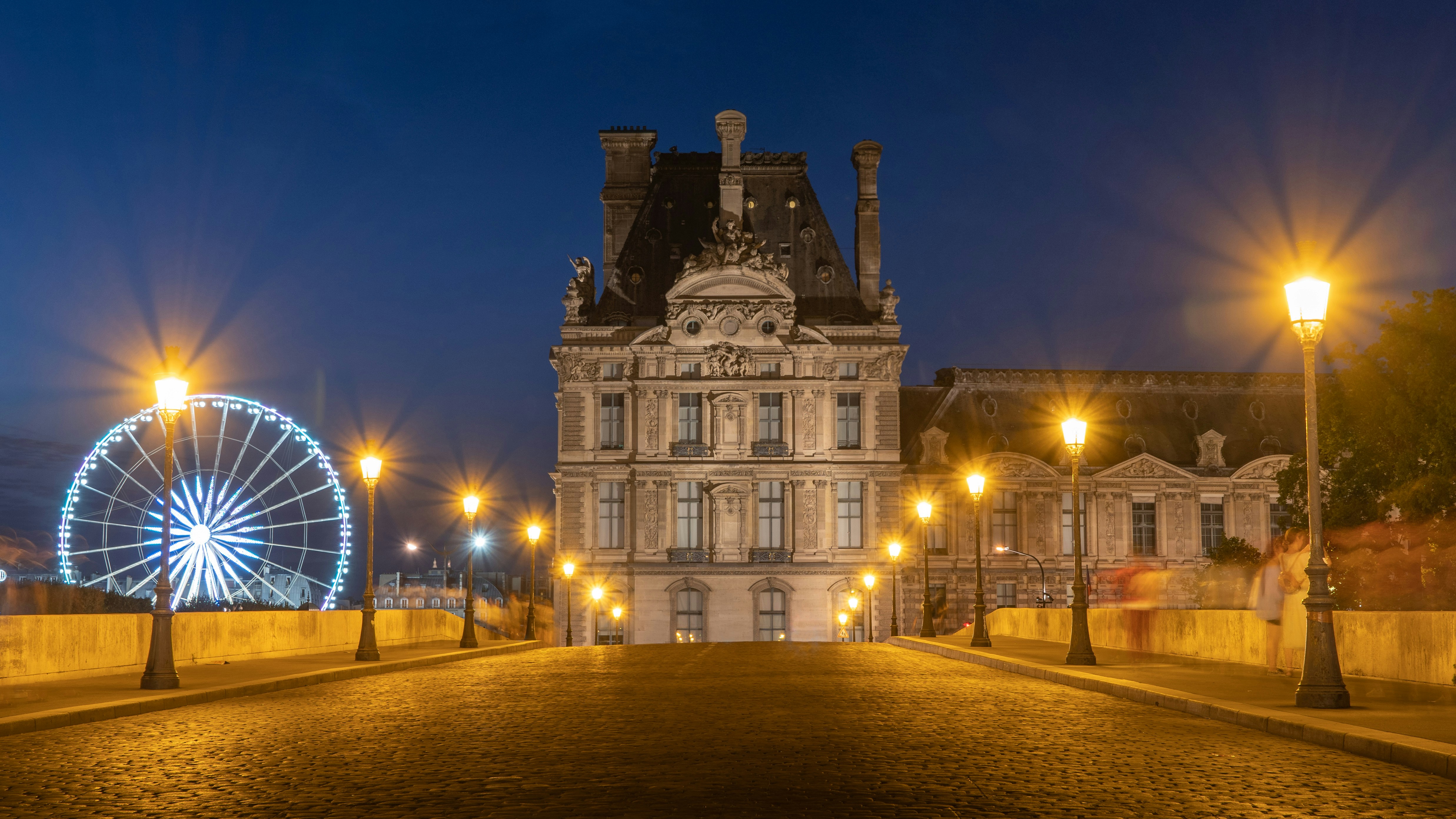 The Pont Royal is a bridge crossing the river Seine in Paris