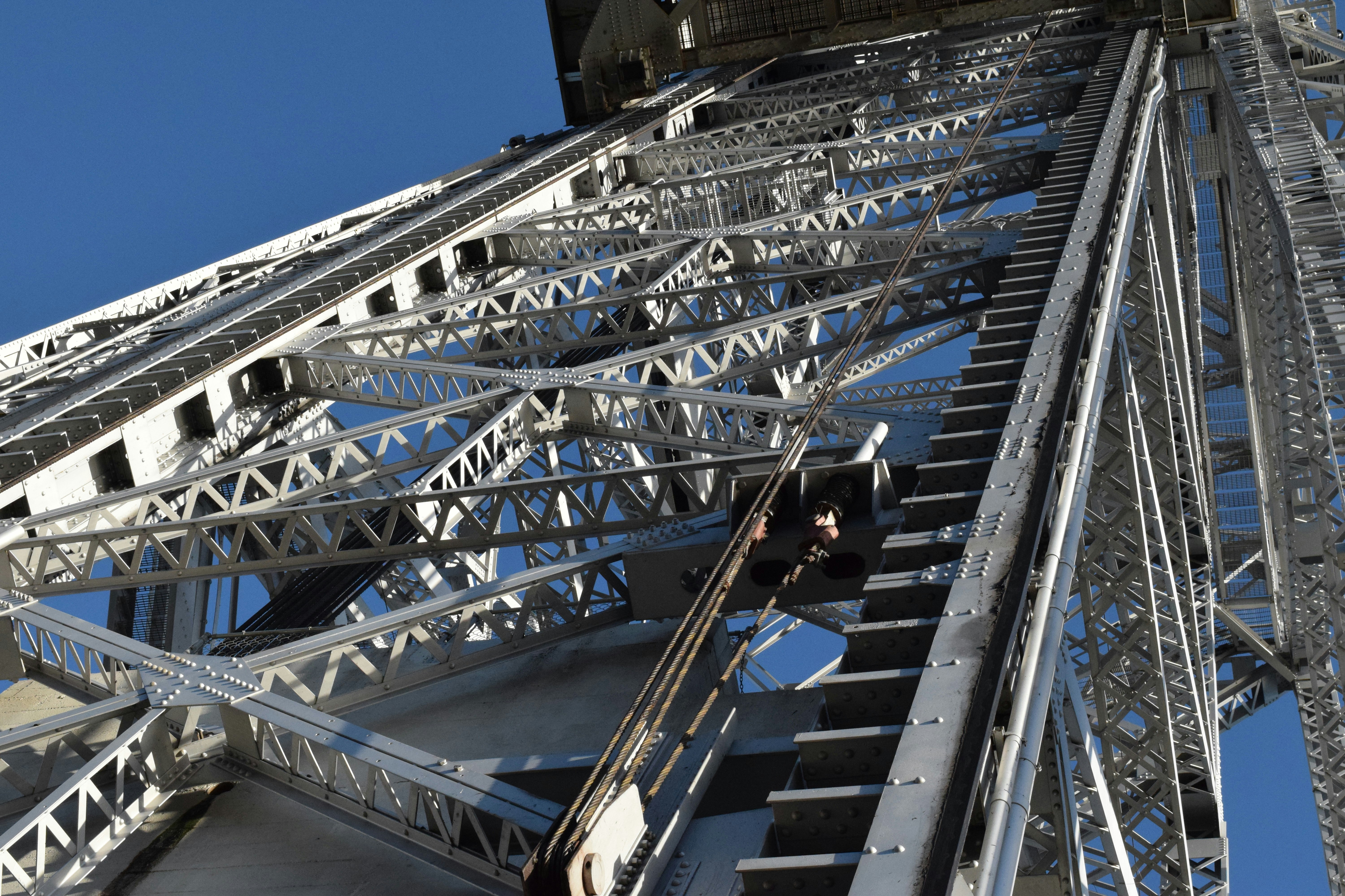 A very tall metal structure with a sky background photo – Free Building ...