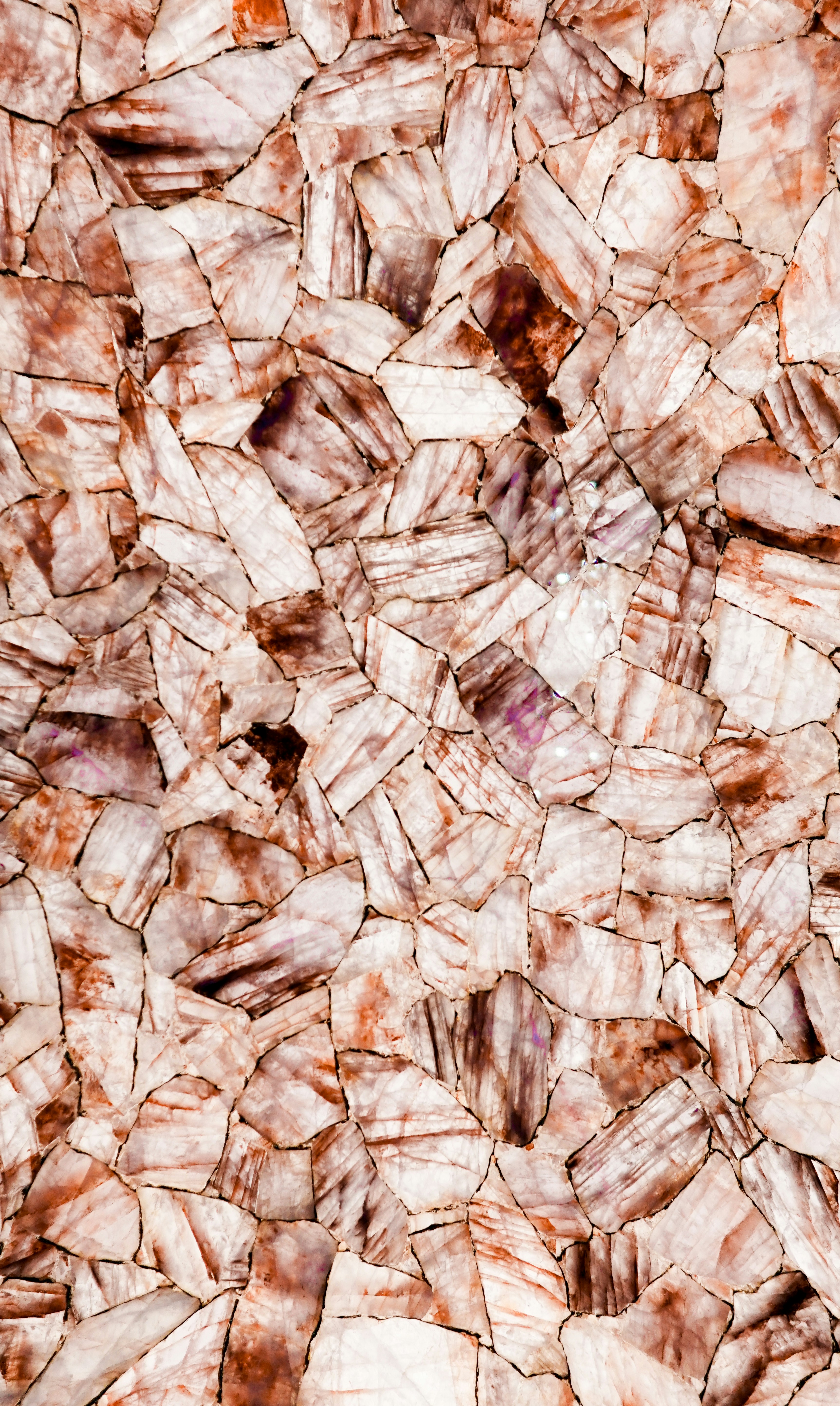 Un primer plano de una pared de roca con un patrón marrón y blanco foto ...