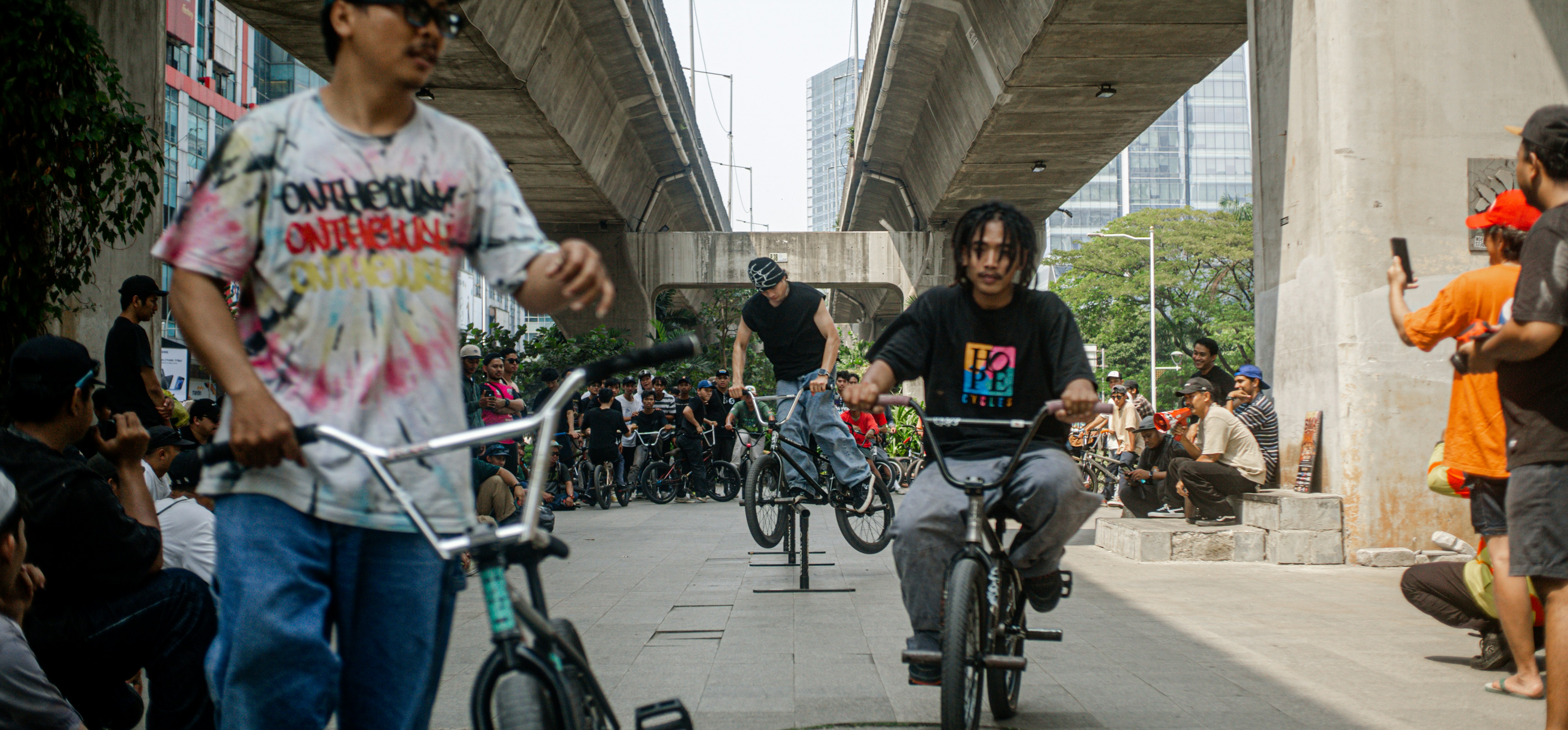 A group of people riding bikes down a street photo – Free Jakarta Image ...