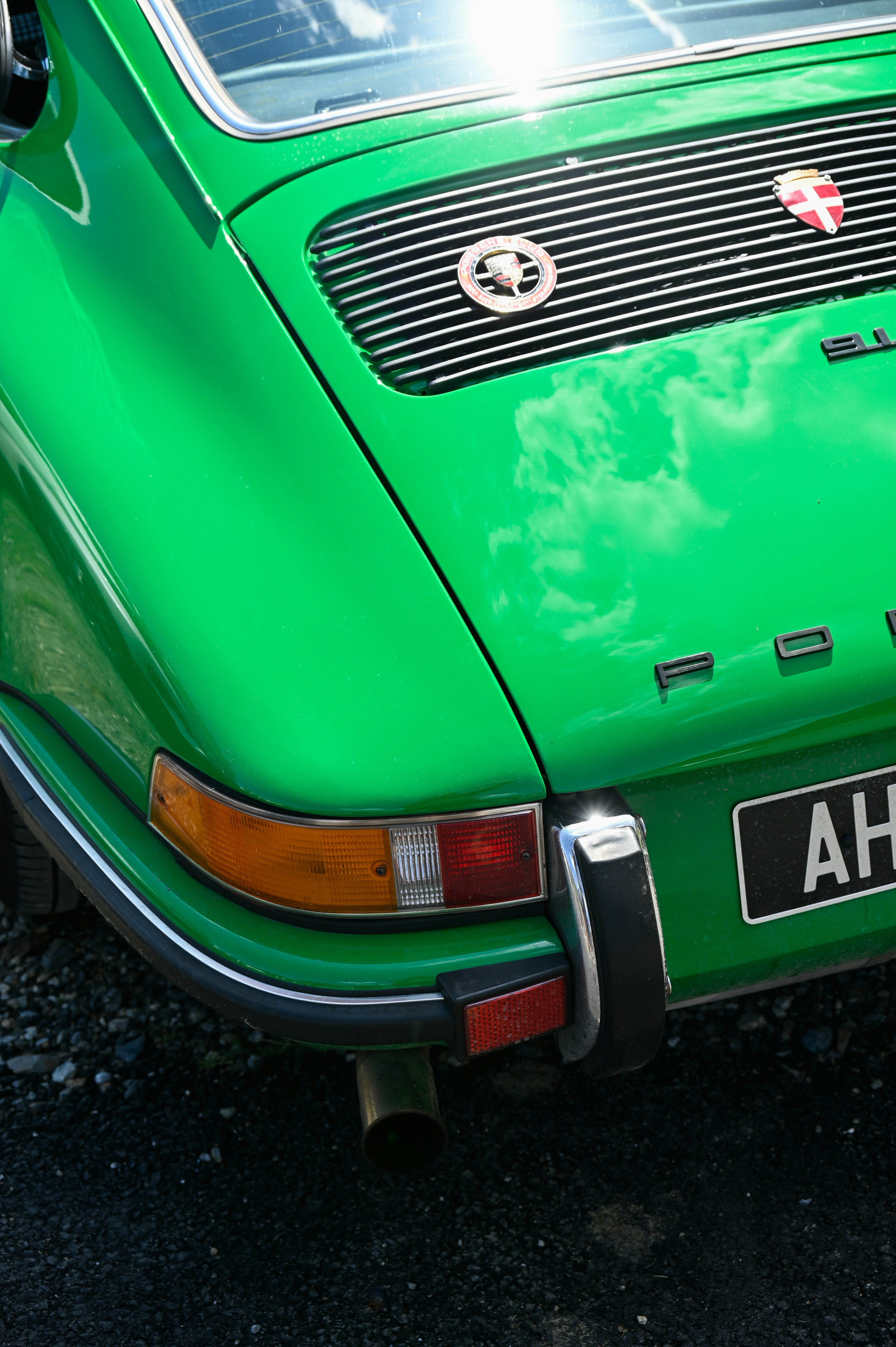 Emerald Rear: A Vintage Porsche's Bold Green Silhouette