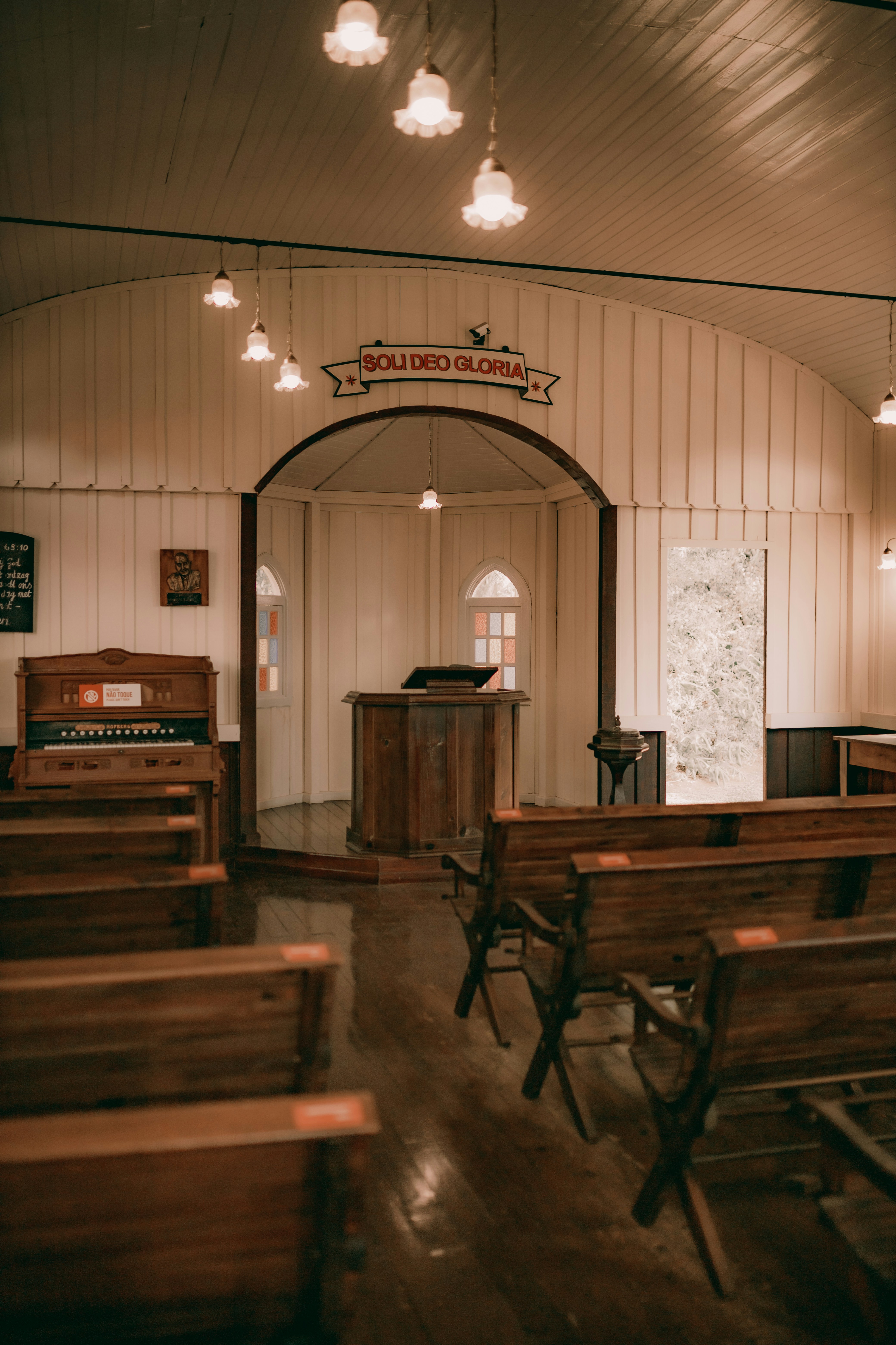 Sou Deo Gloria: Warm Light and Wooden Silence in a Rural Chapel