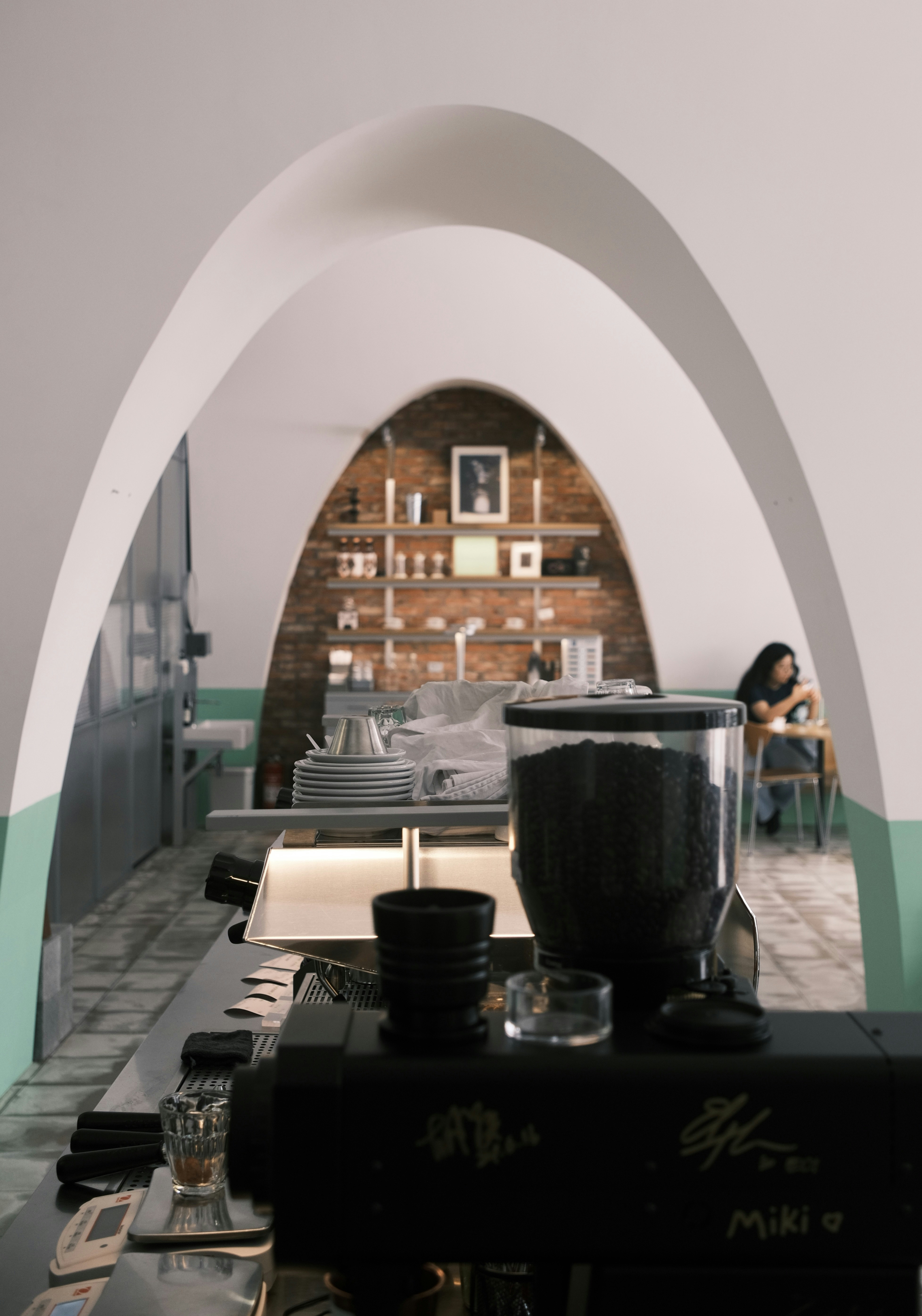 Archway Café: A Soft Arc Framing a Quiet Corner