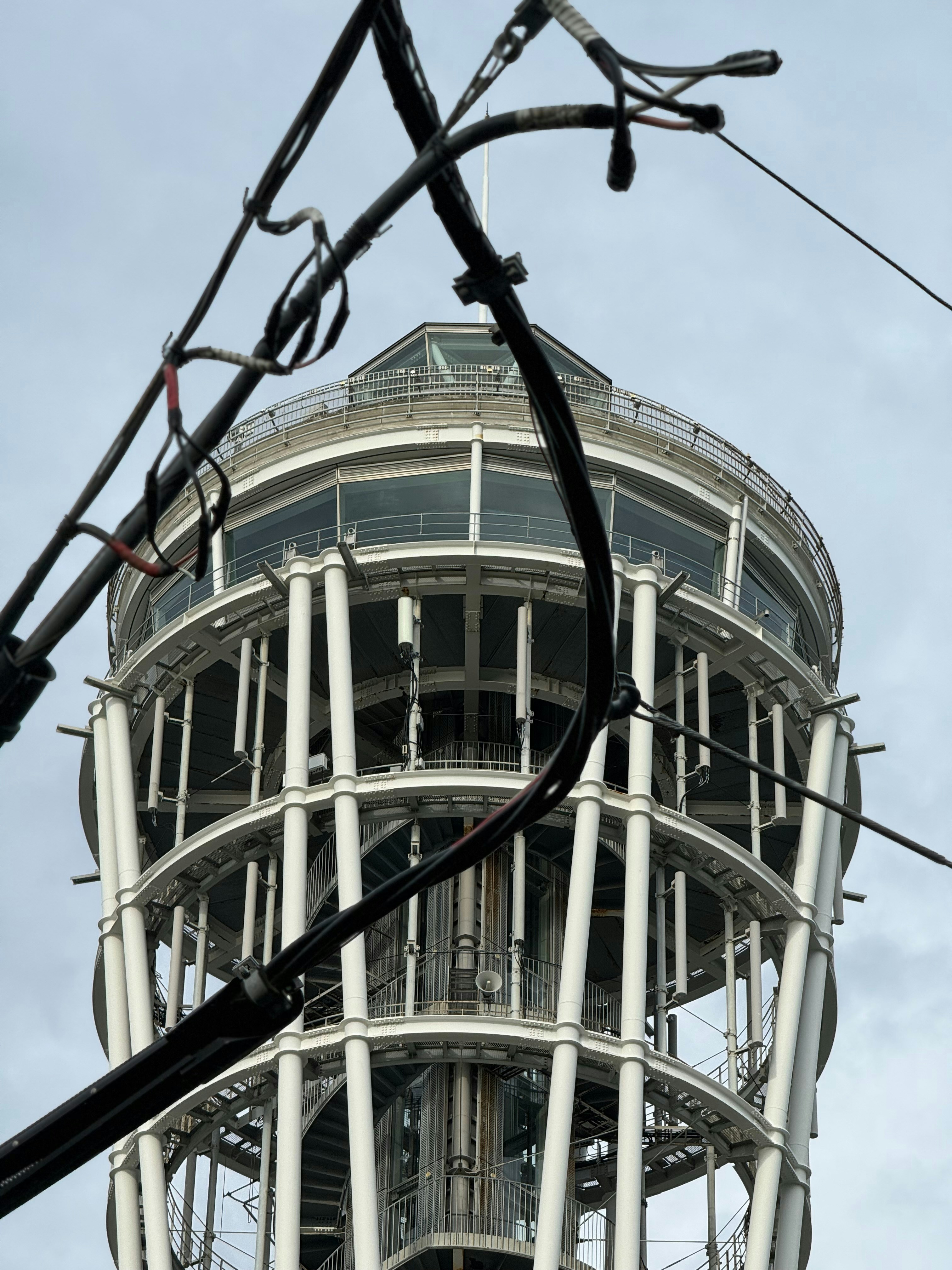 Skyward Rings: A Cable-Wrapped Observation Tower Reaching the Sky