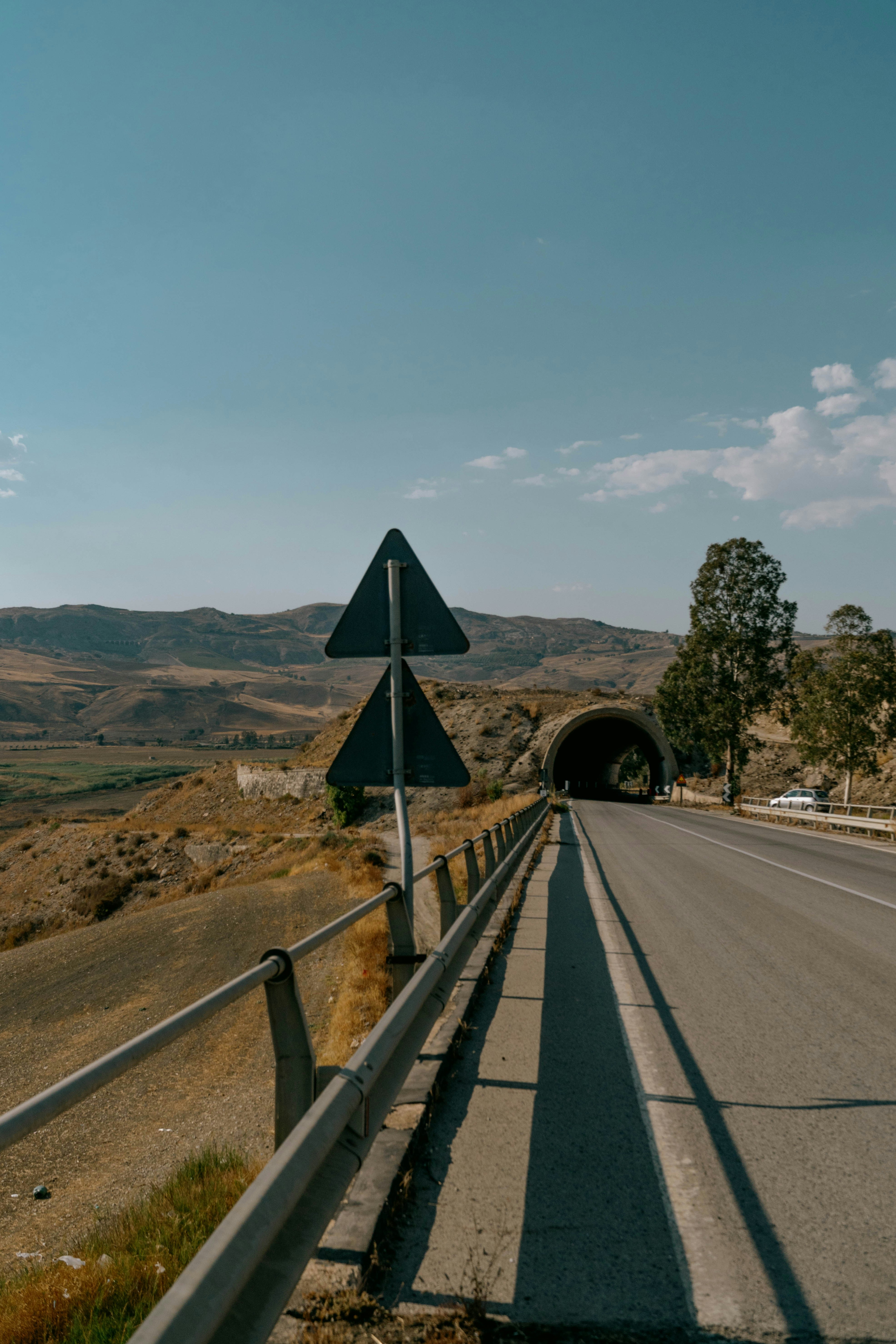 A road sign on the side of the road photo – Free Riesi Image on Unsplash