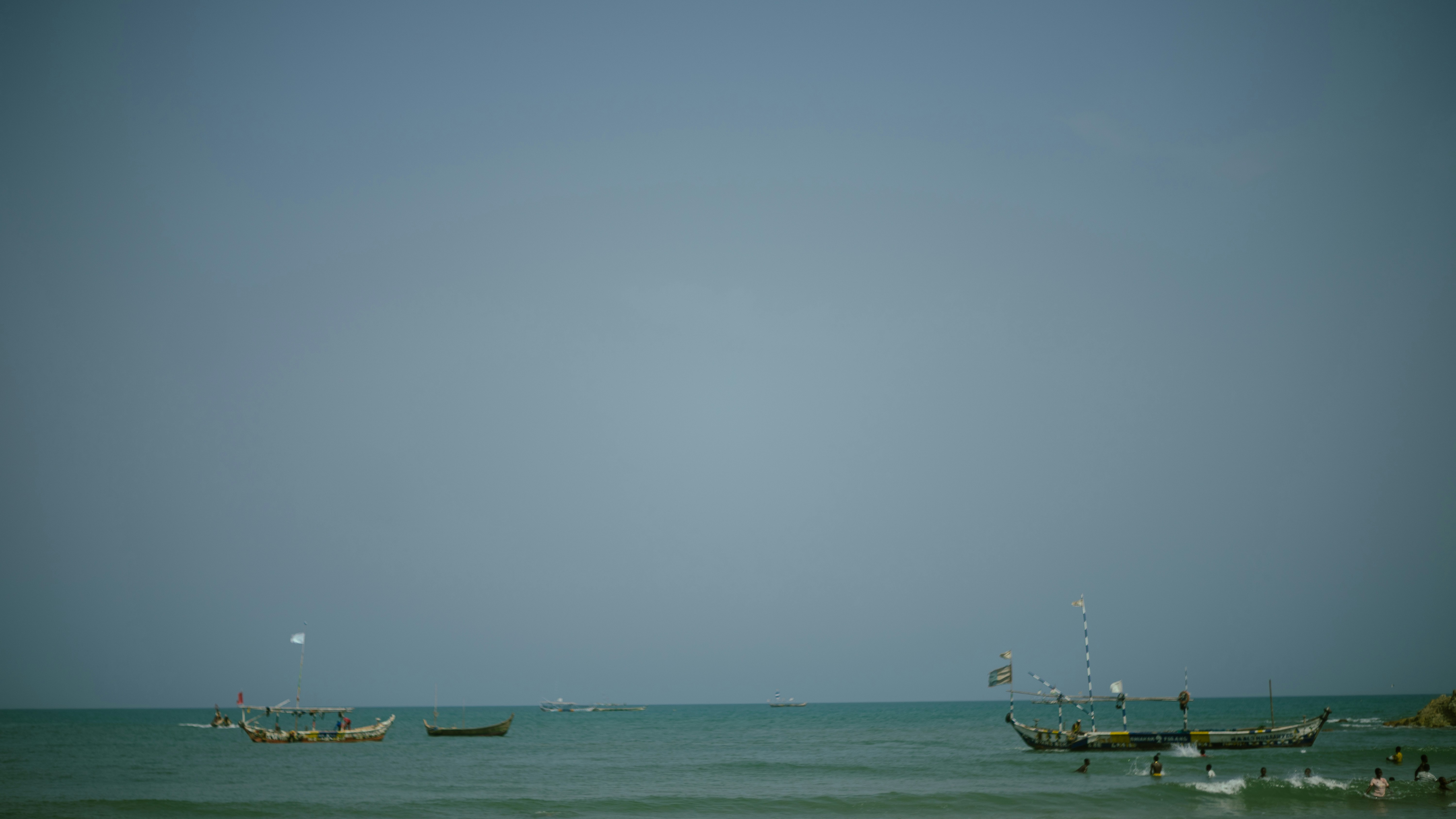 A group of boats floating on top of a large body of water photo – Free ...