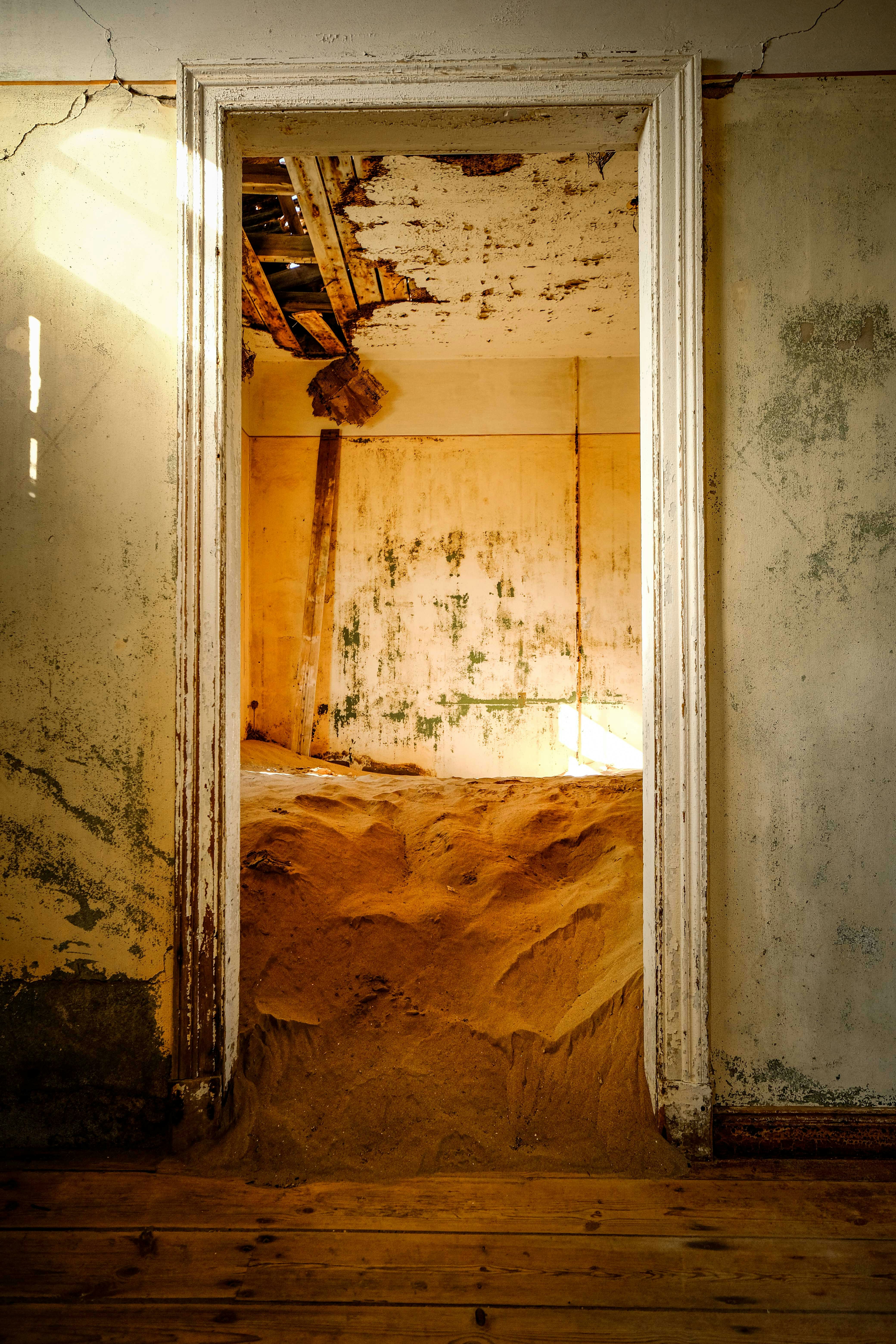 An open door leading to a room with dirt on the floor photo – Free Home ...