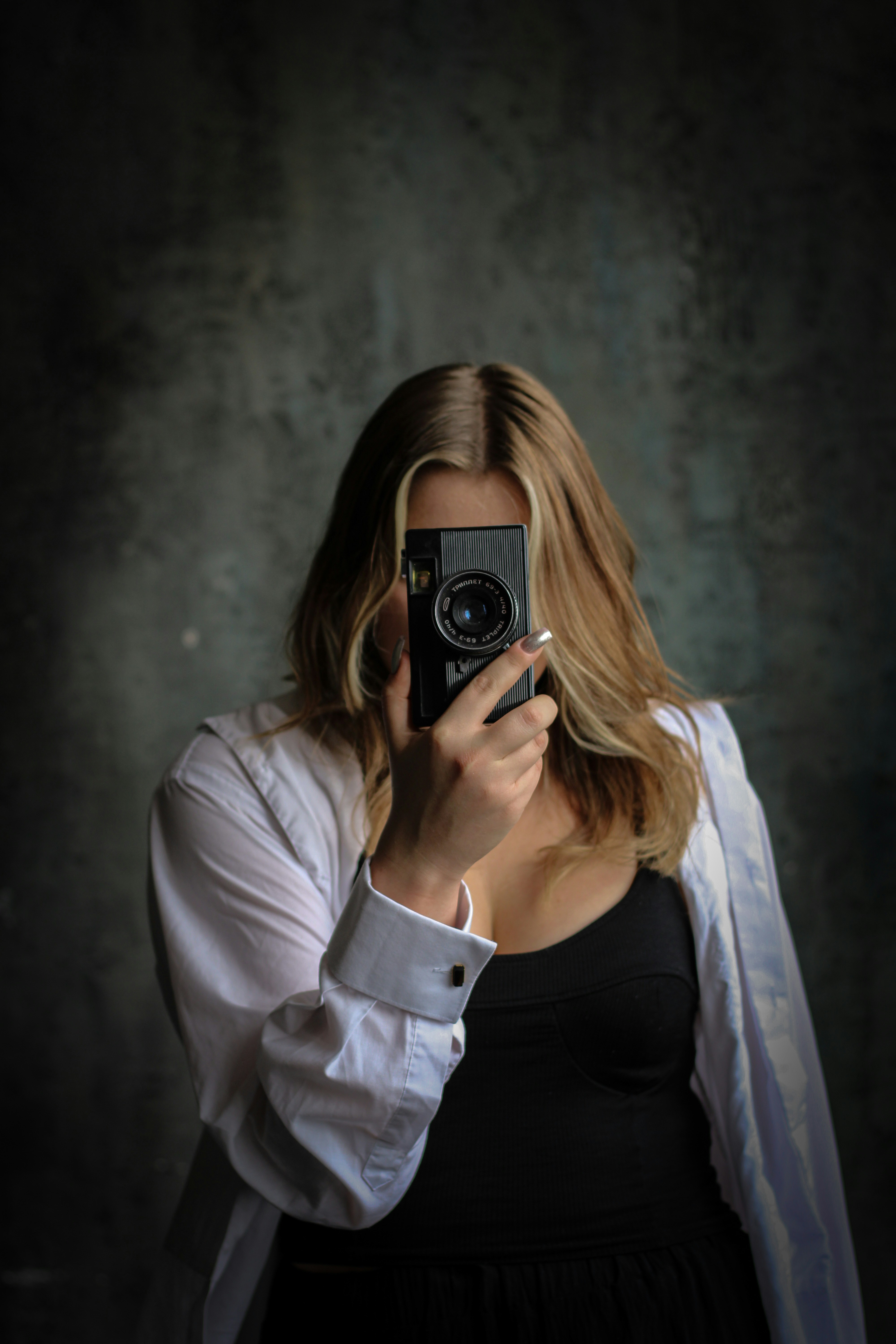 Inward Gaze, Outward Frame: Self-Portrait with a Compact Camera