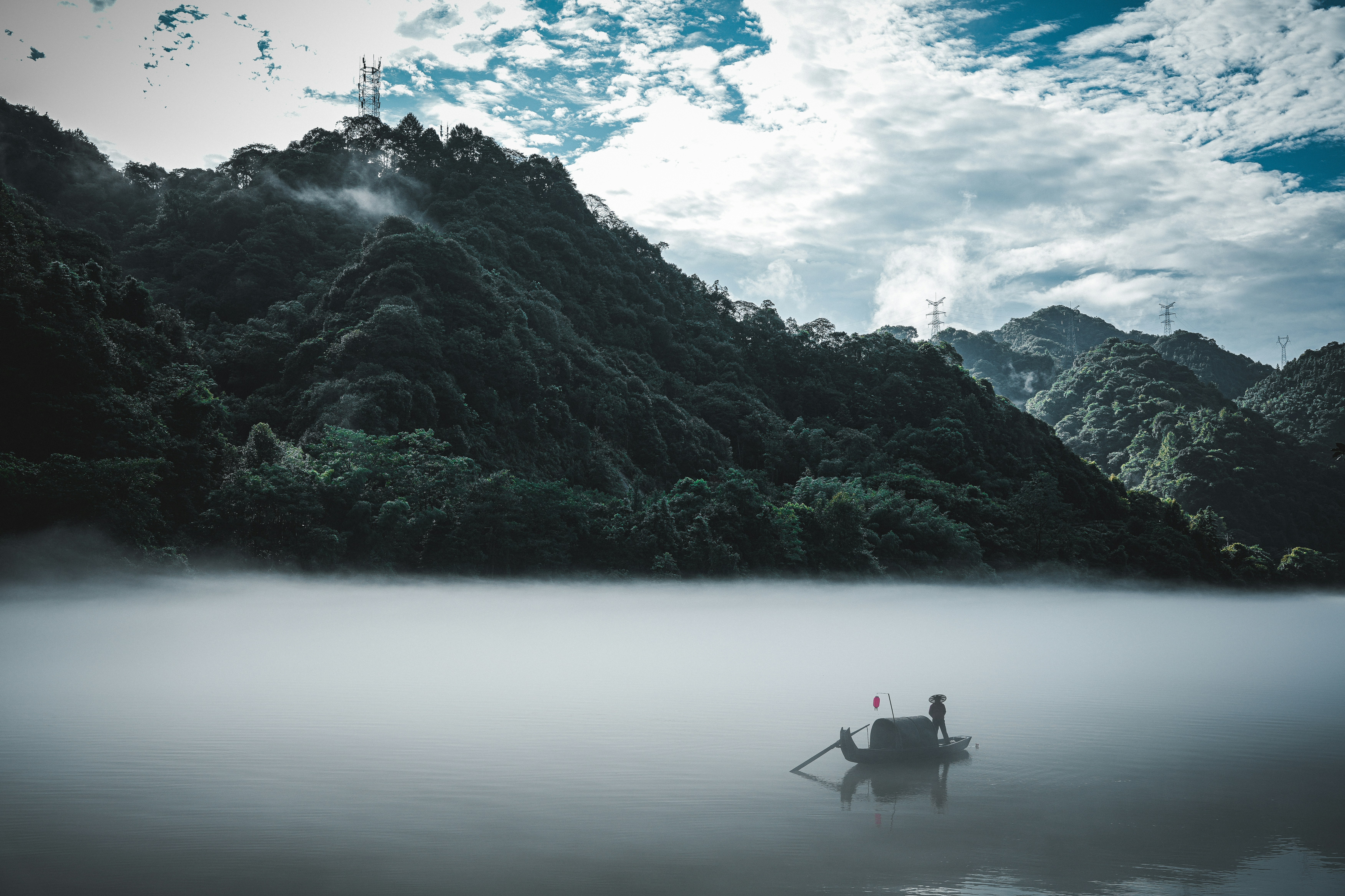 A man riding a boat on top of a lake photo – Free Dongjiang lake Image ...