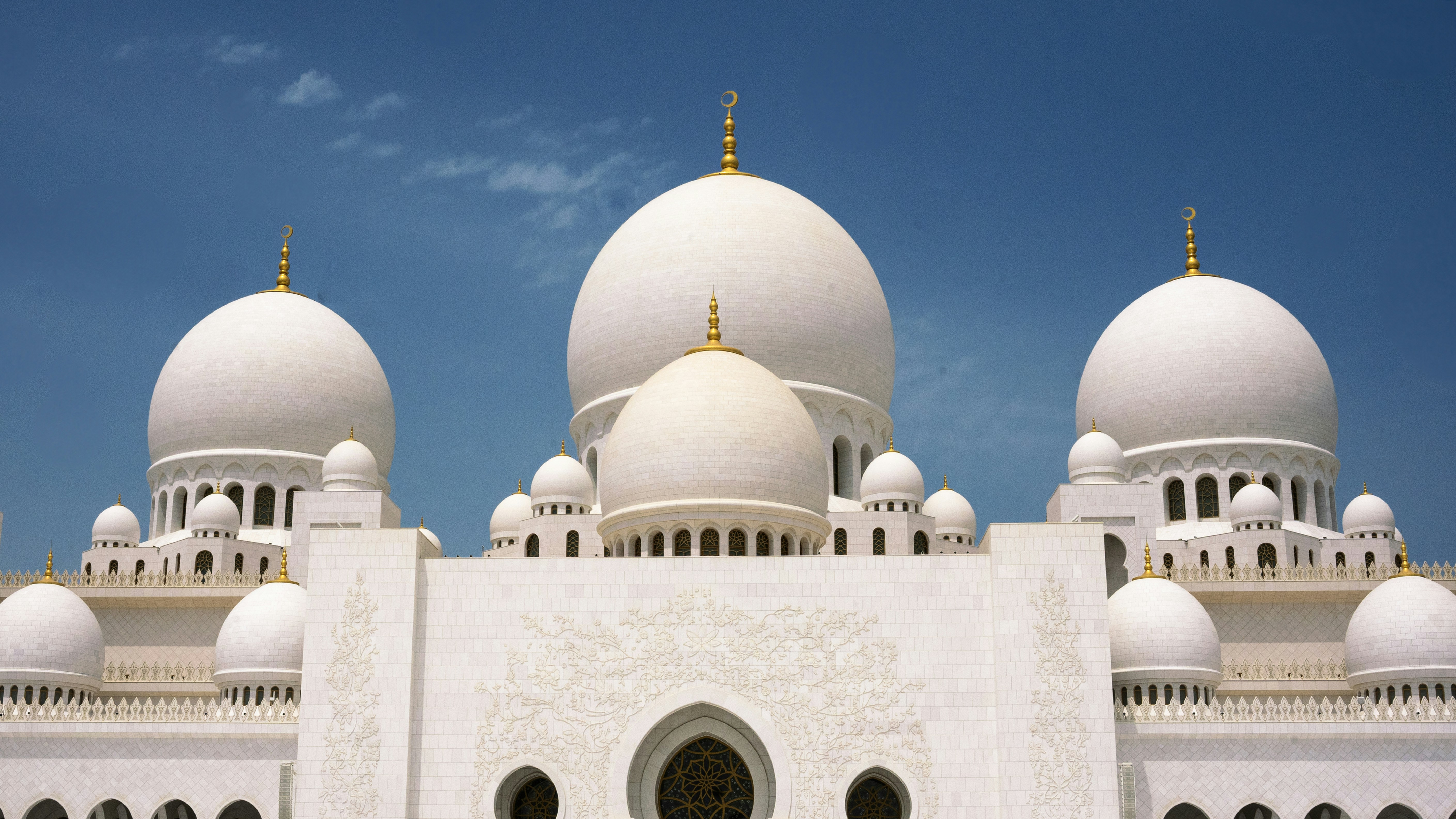 A large white building with three white domes photo – Free Iconic ...