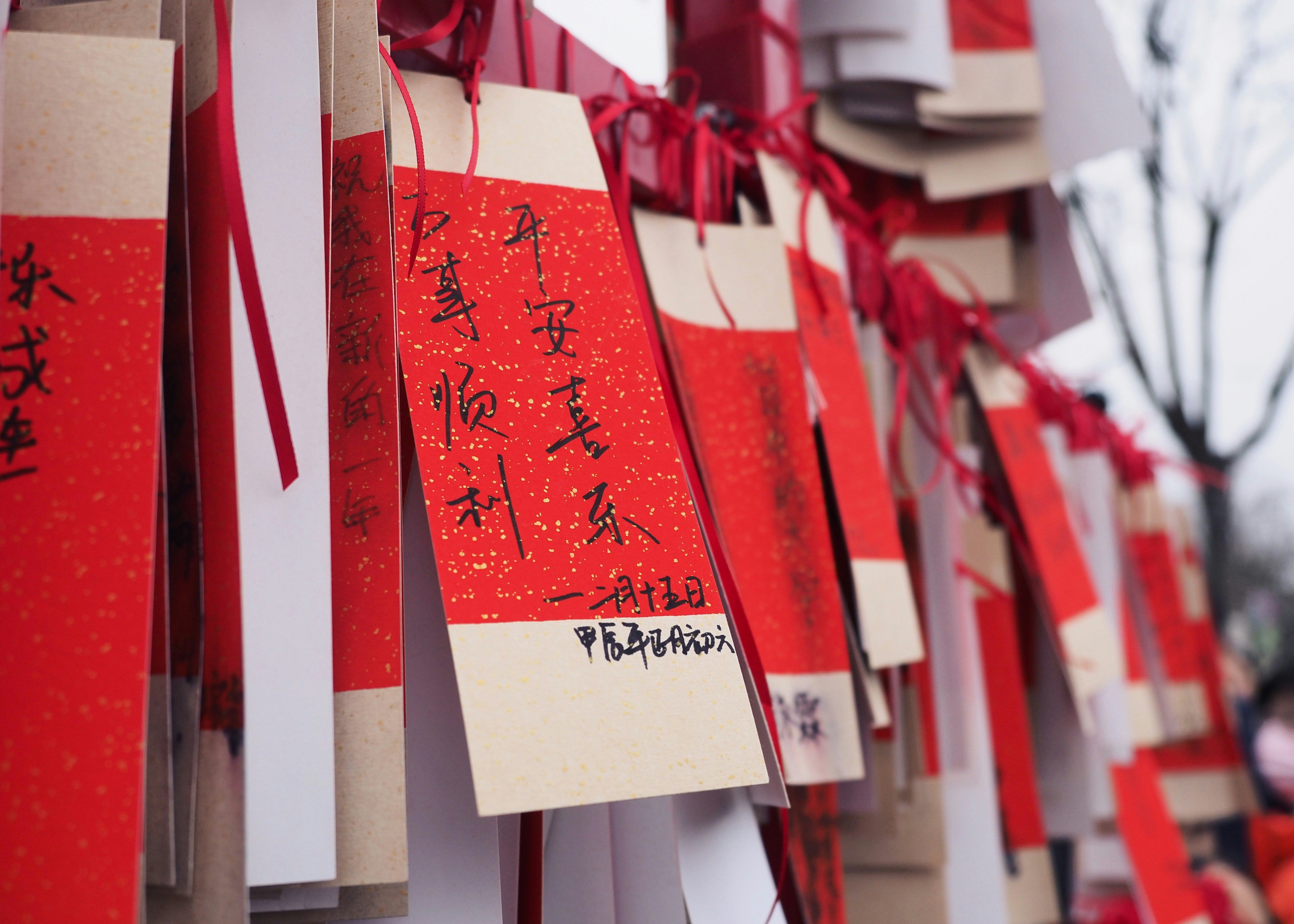 A bunch of red and white cards with writing on them photo – Free Wuhan ...