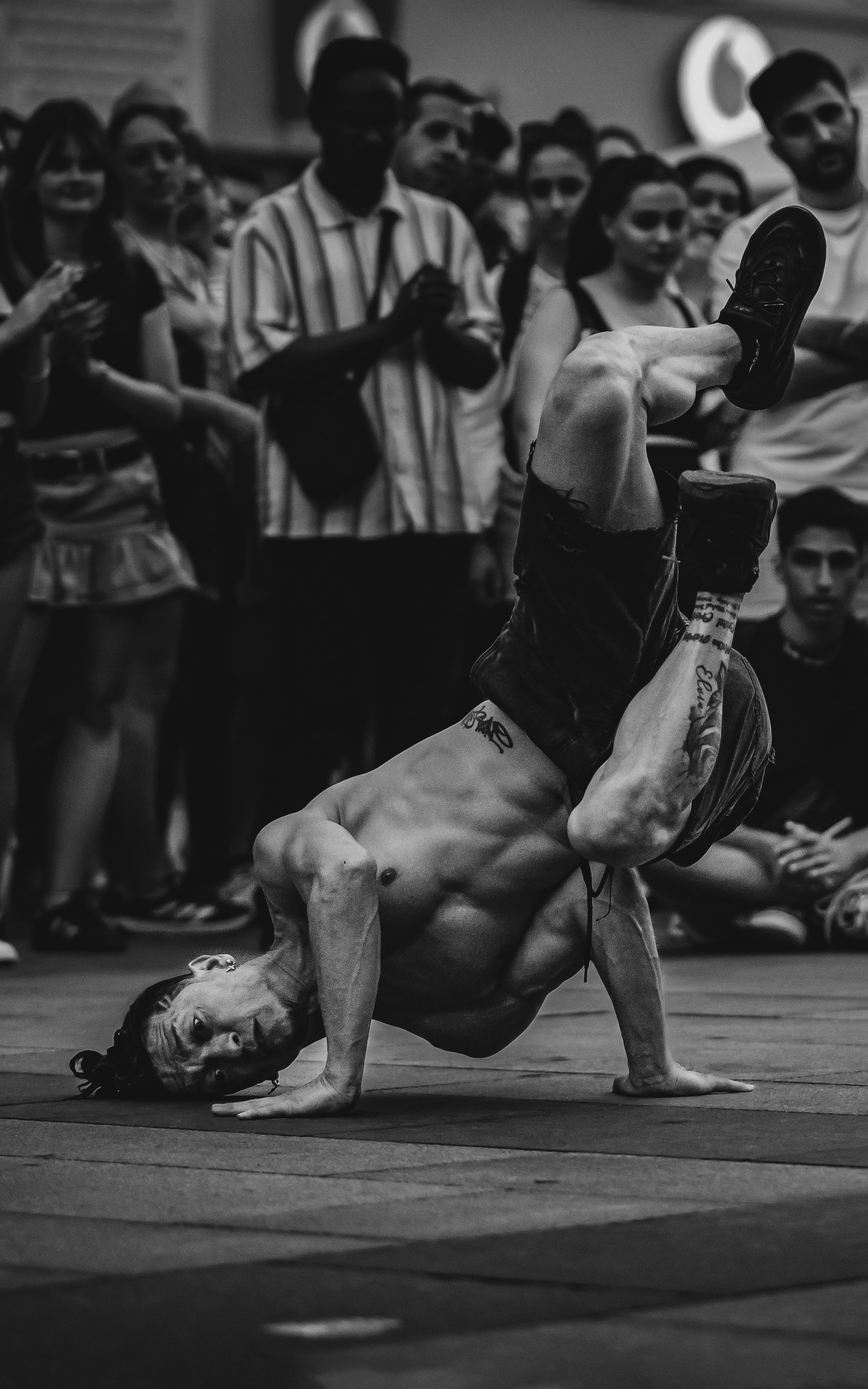 A man doing a handstand in front of a crowd of people photo – Free X ...