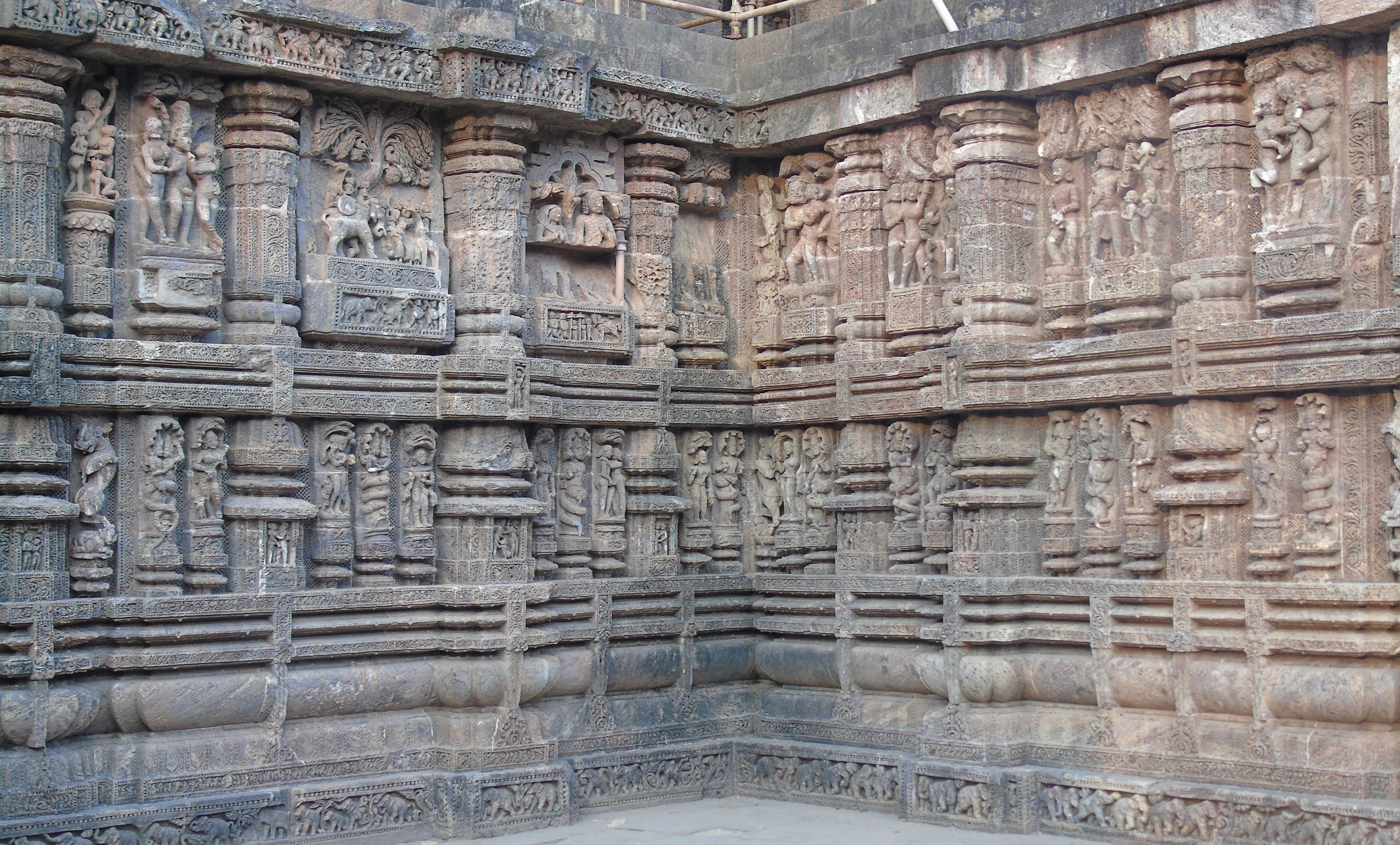 Bas-Relief Chronicle: Temple Corner Adorned with Repeating Stone Figures