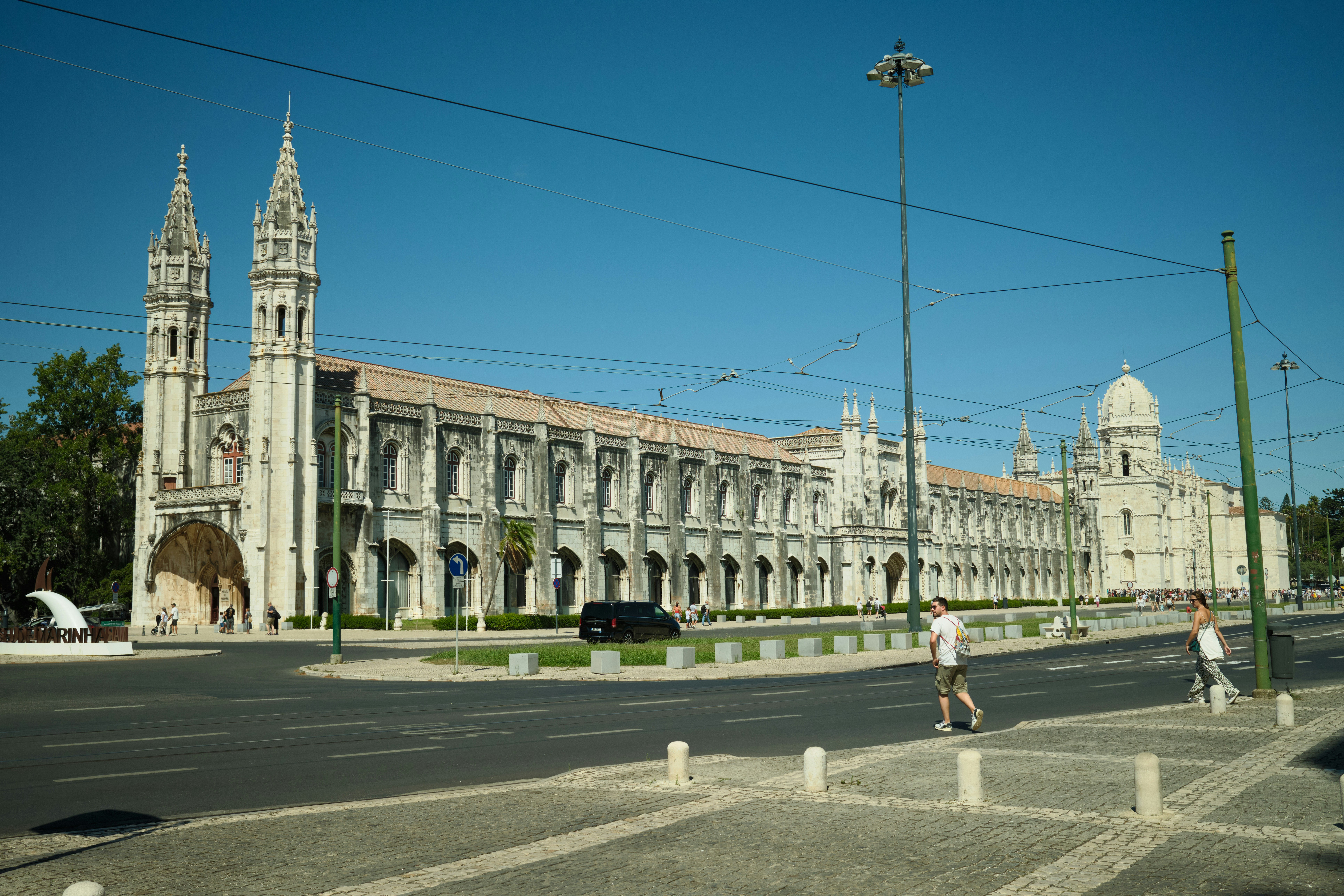 Sunlit Facade of Historical MonasteryJoão Reguengos