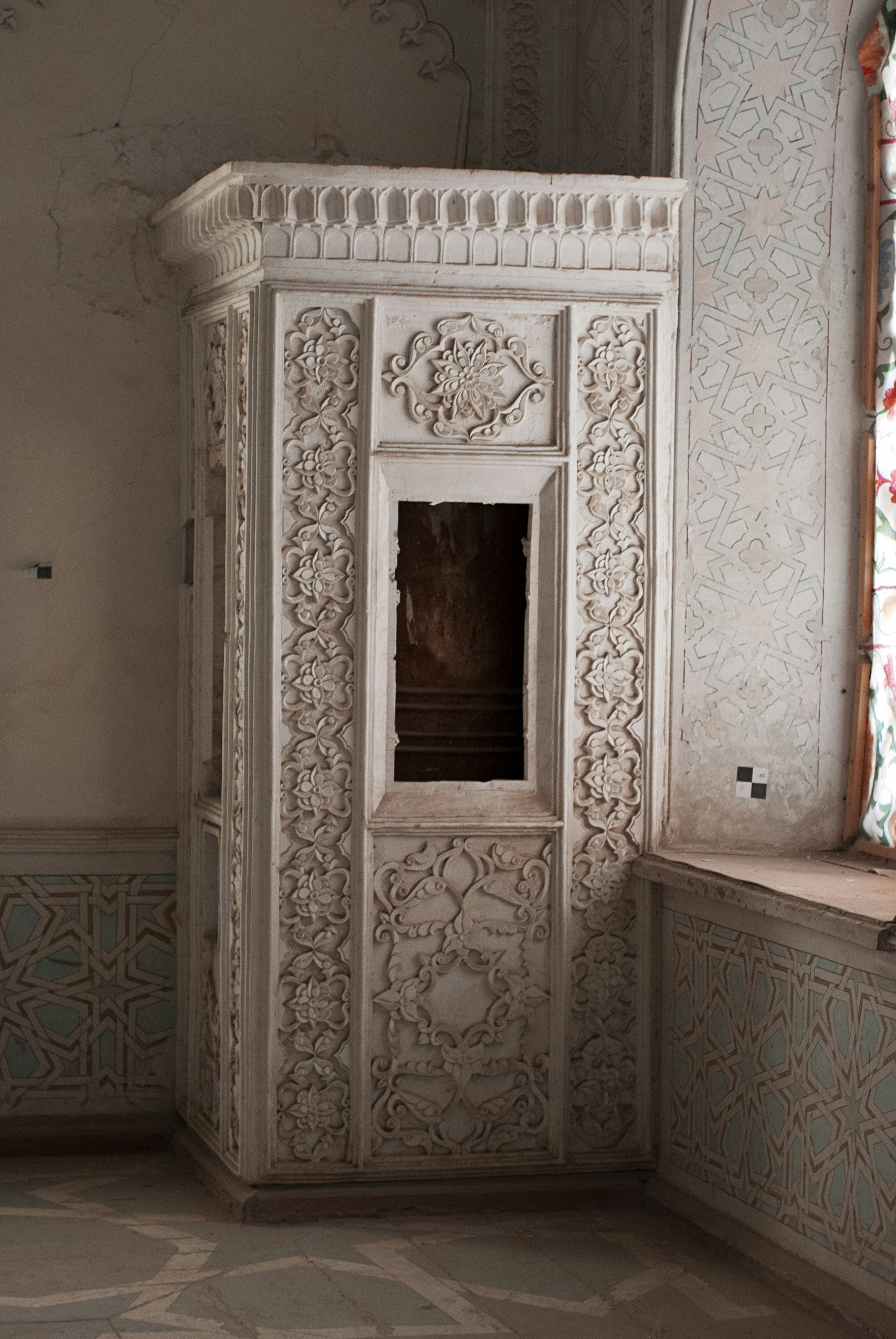 Decor inside an abandoned historical building