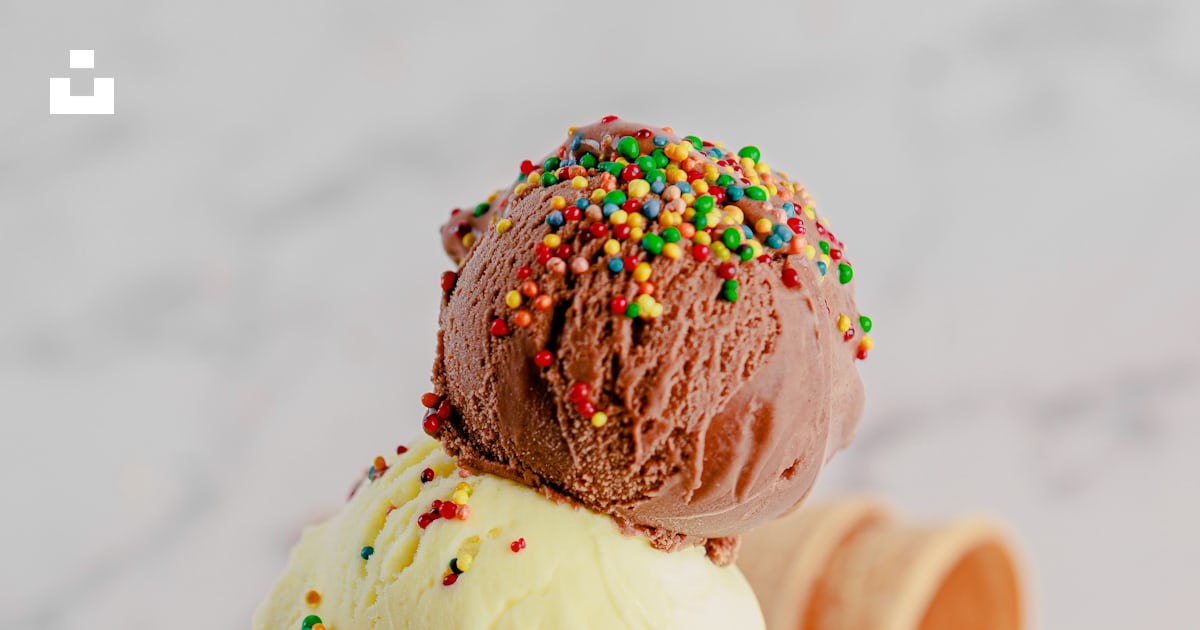 유리잔에 스프링클을 뿌린 아이스크림 3스쿱 사진 Unsplash의 무료 Cono De Helado 데 Colores 이미지