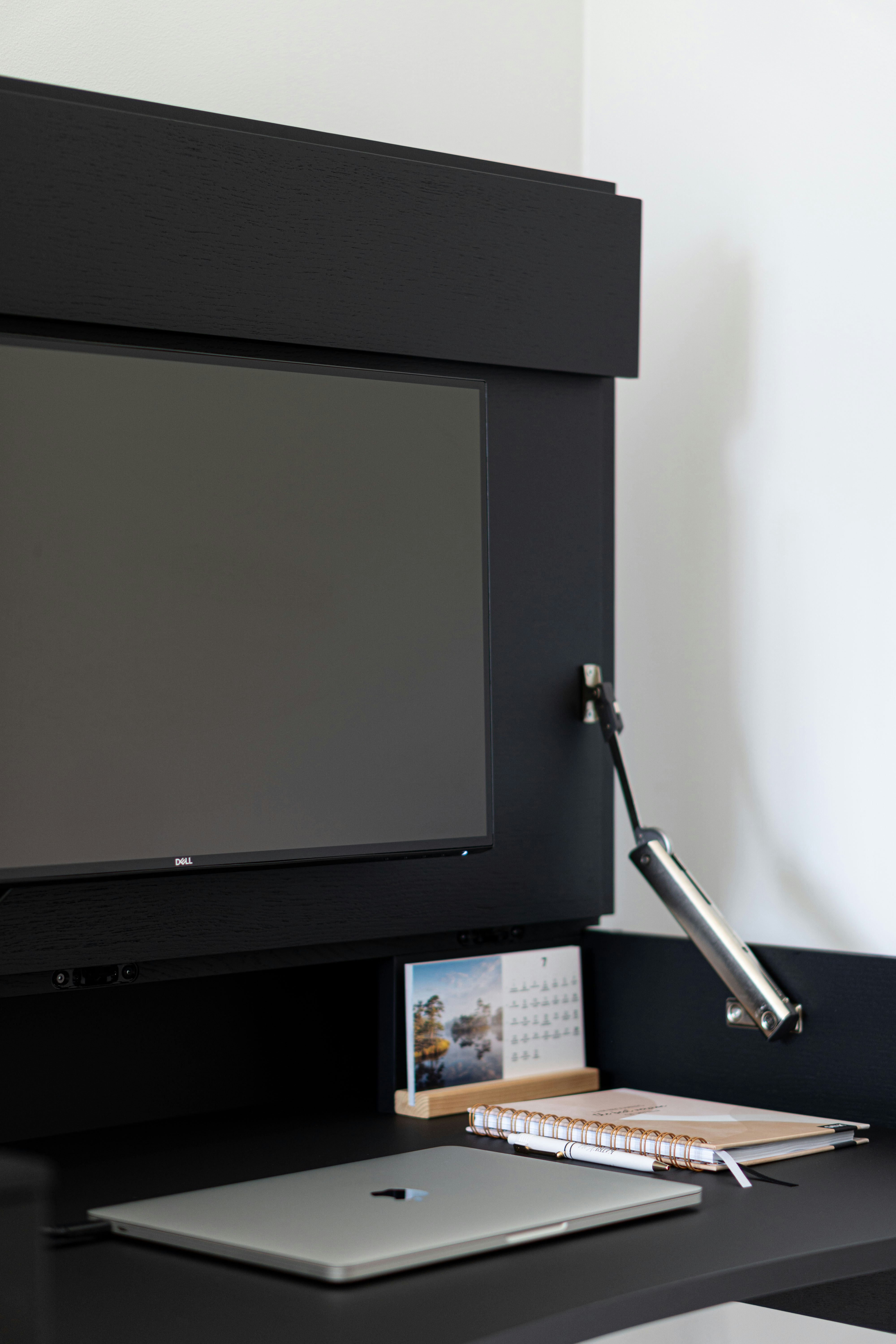 A computer desk with a monitor, keyboard and mouse photo – Free Home ...