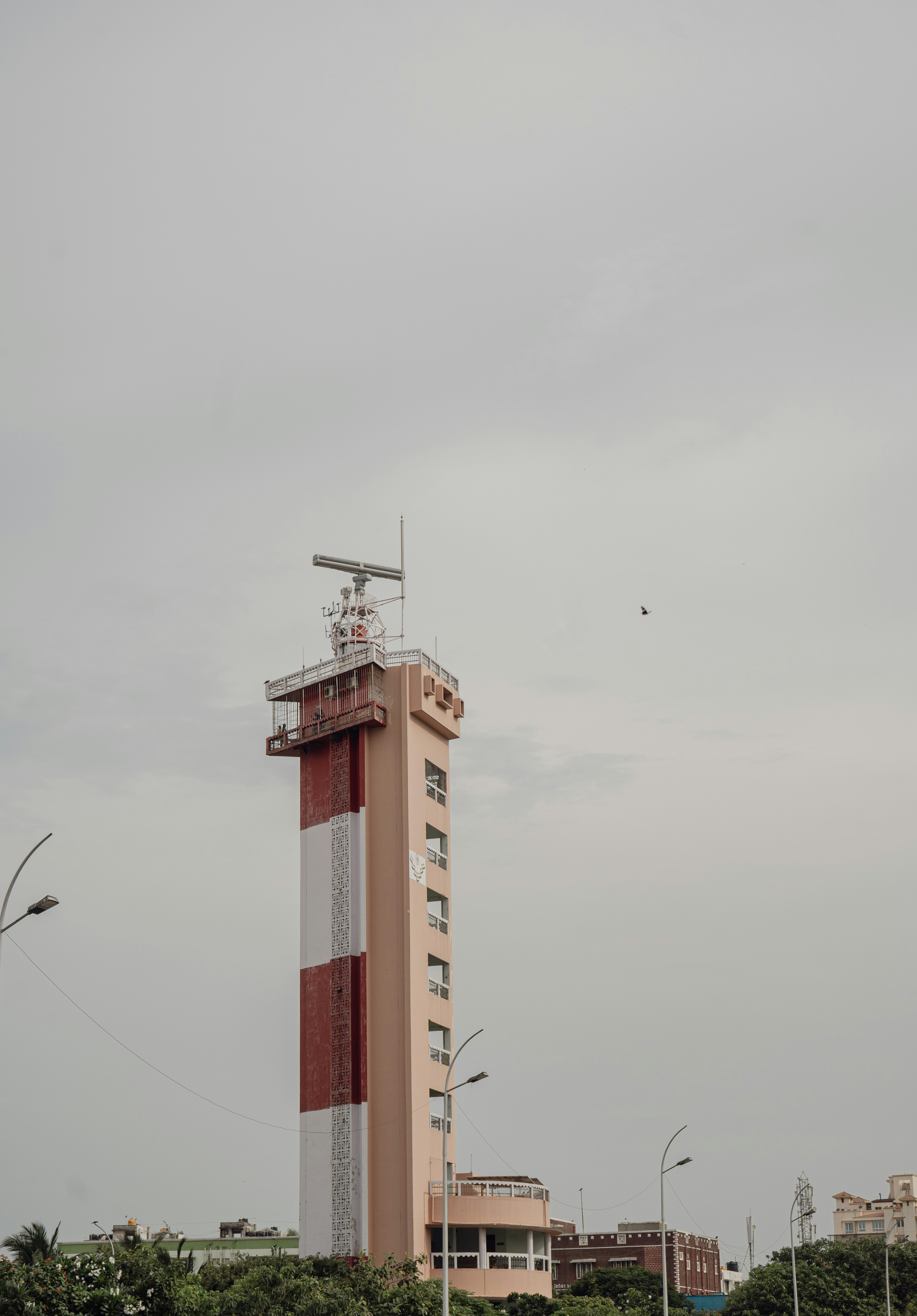 A red and white tower in the middle of a city photo – Free City Image ...