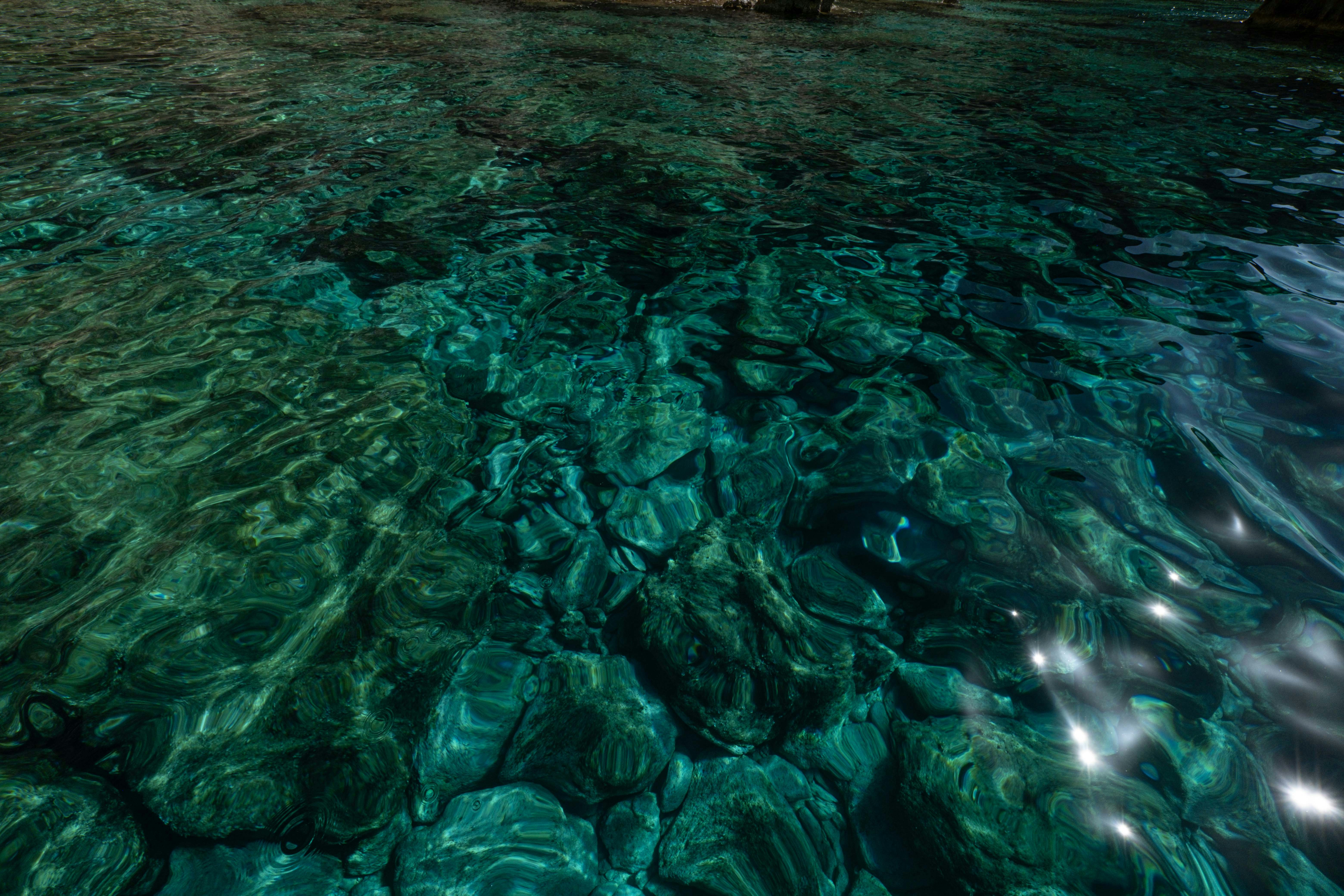 The water is crystal clear and blue photo – Free Lagoon Image on Unsplash