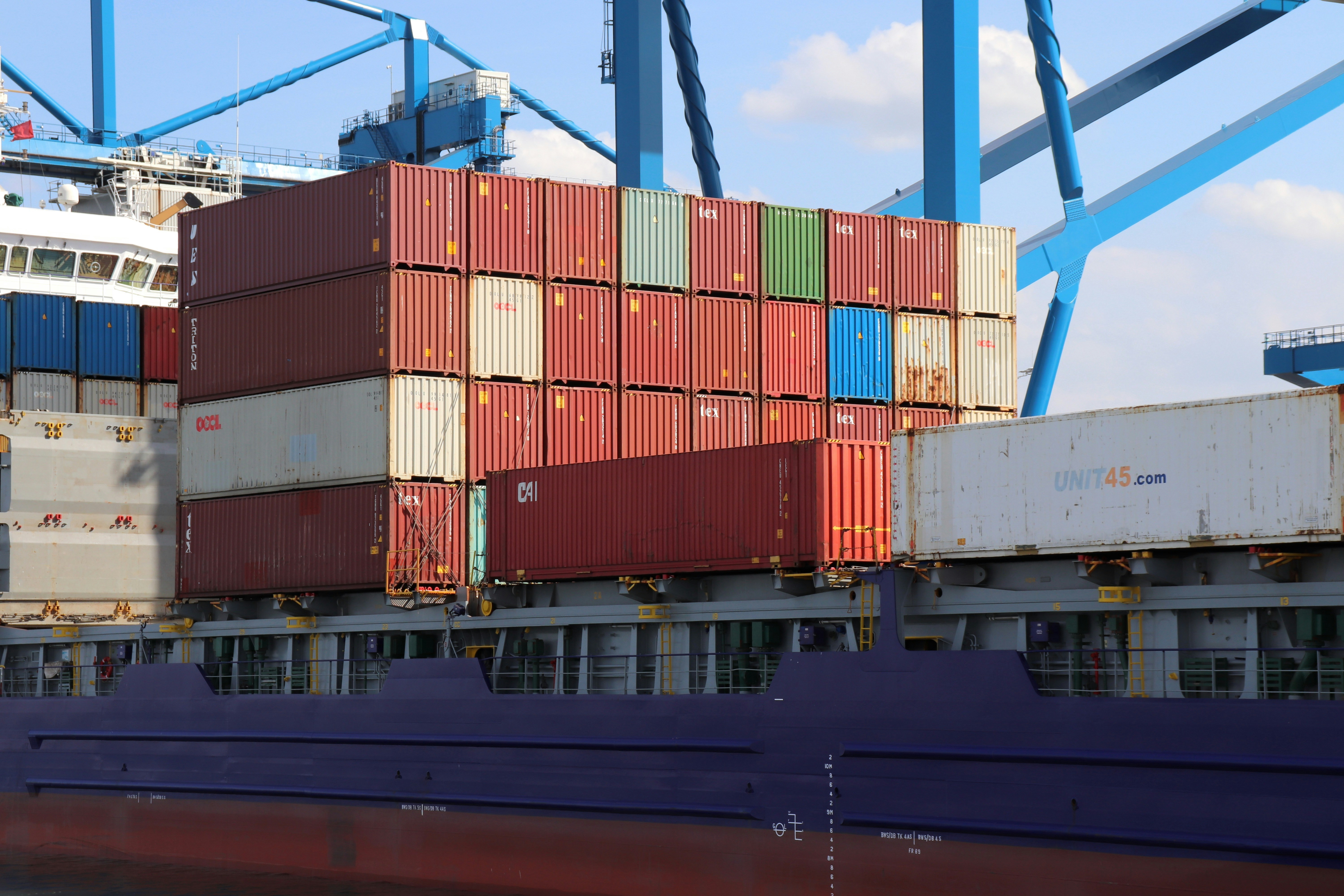A cargo ship loaded with containers in the ocean photo – Free Economy ...
