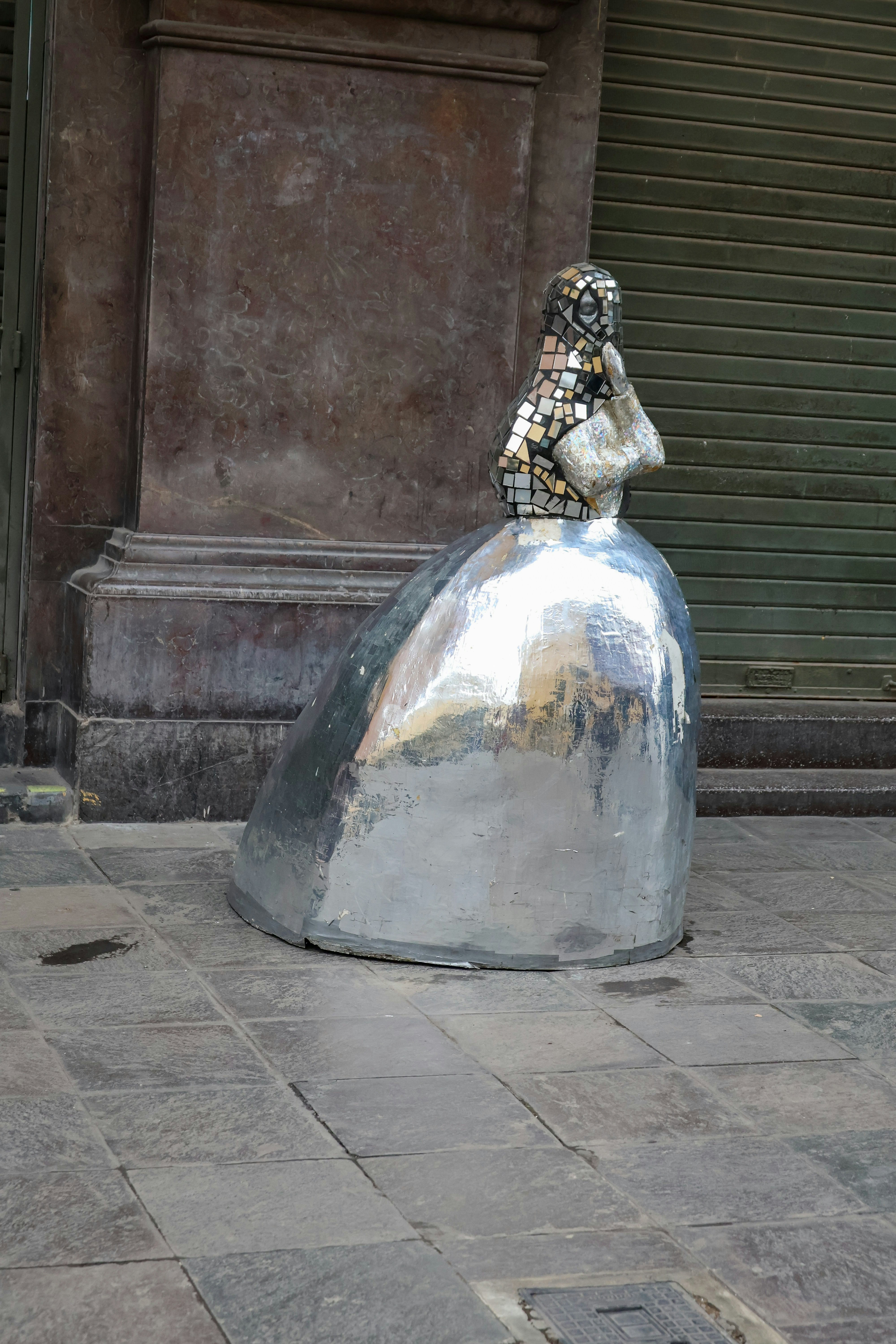 Reflections of Elegance: A Sculptural Commentary