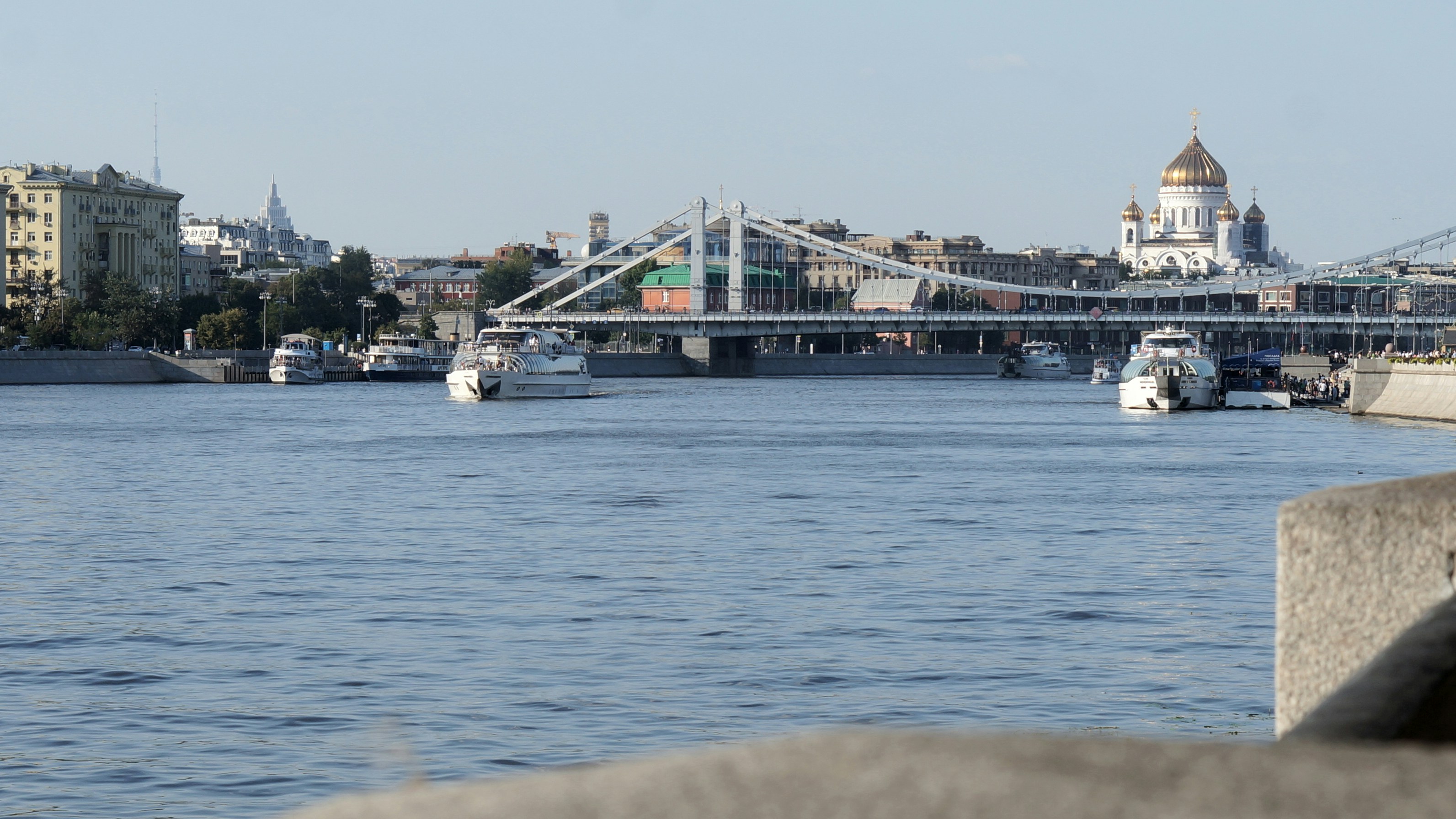 Arch Bridge over the Moskva: riverfront steel framing gilded domes