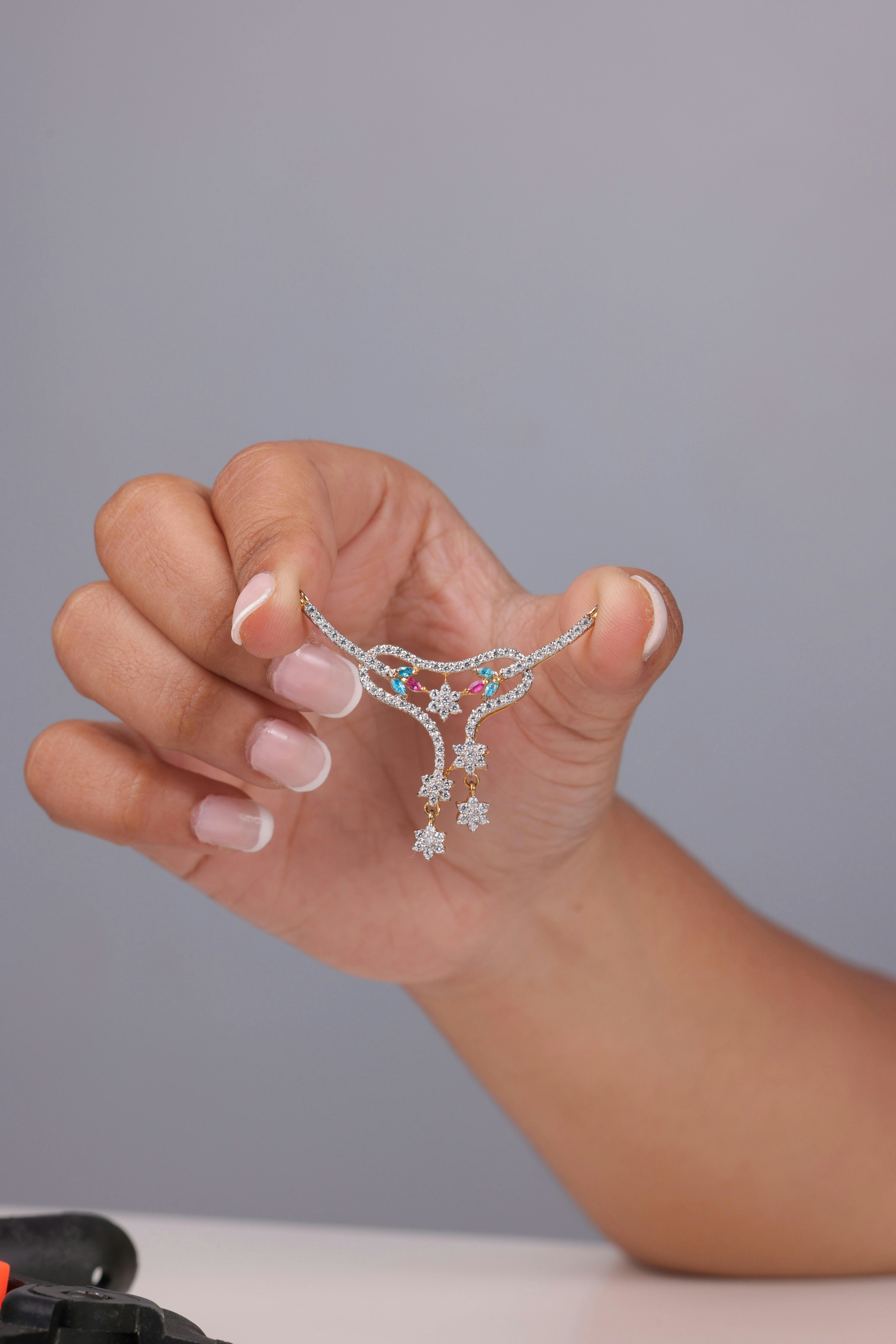 A woman's hand holding a diamond ring photo – Free Fashion Image on ...