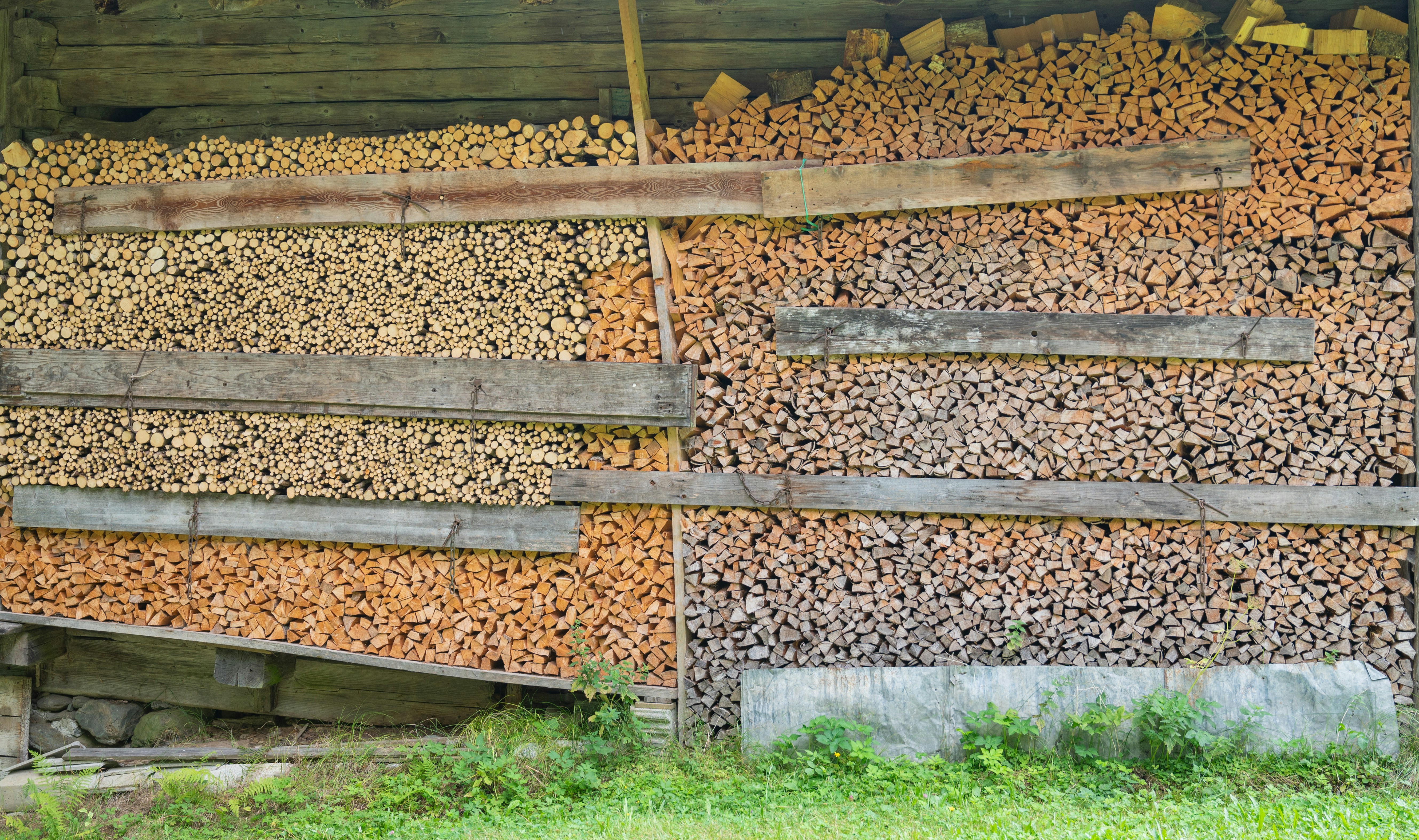 Geometric Firewood: A Quiet Tapestry of Stacked Logs