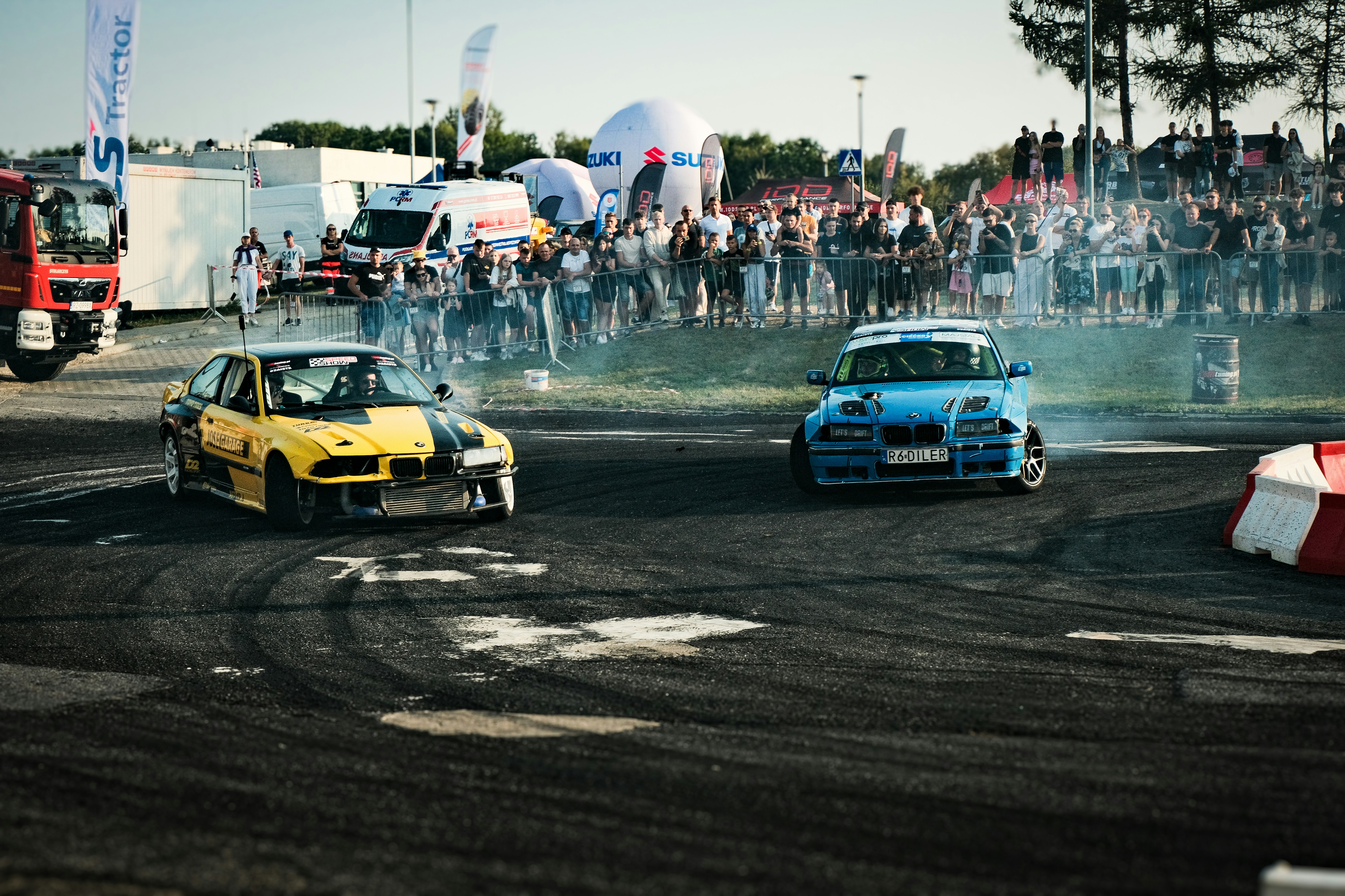 A group of cars racing around a track photo – Free Supercar Image on ...