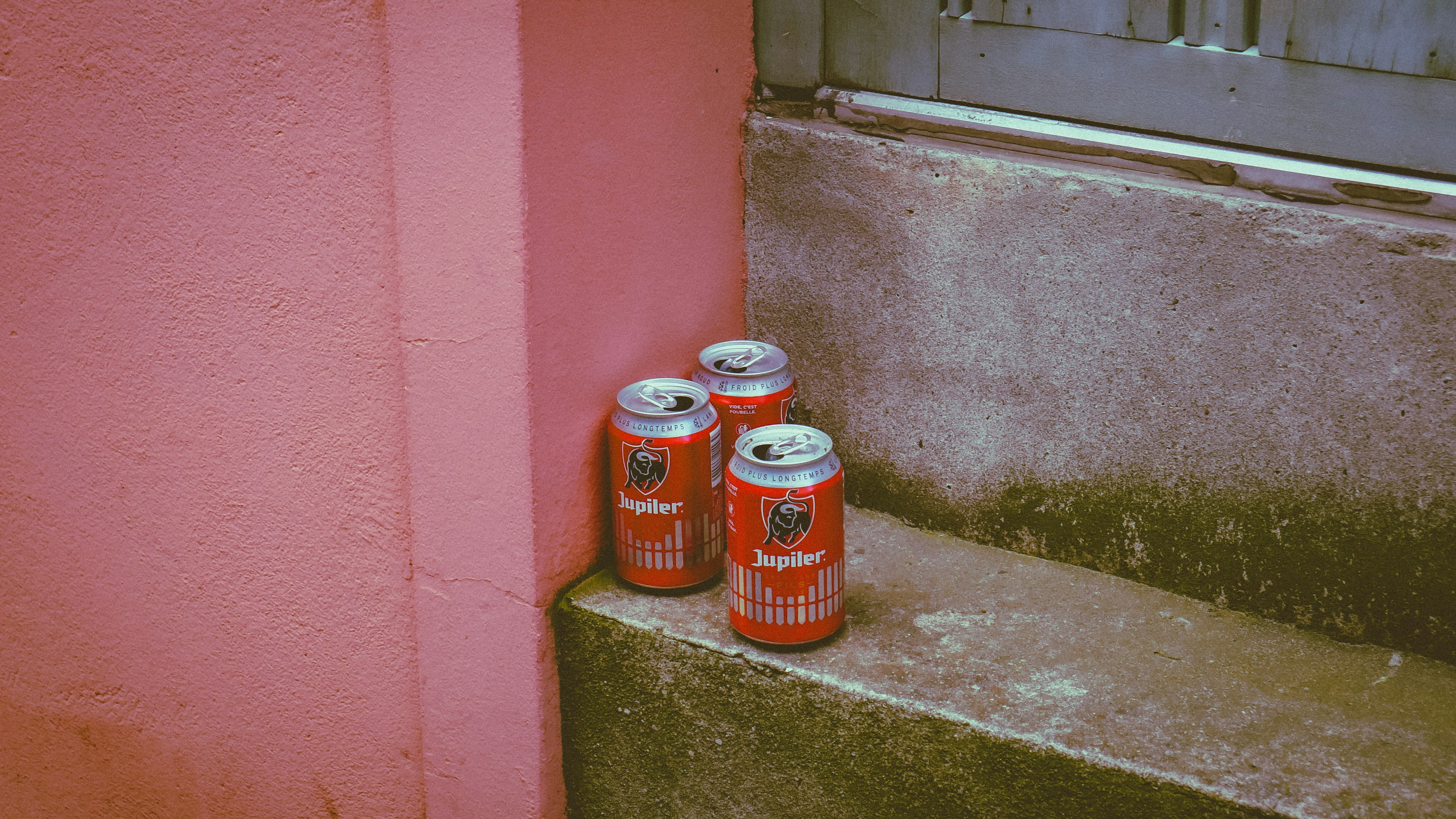 Three cans of soda sitting on a step photo – Free Pink Image on Unsplash
