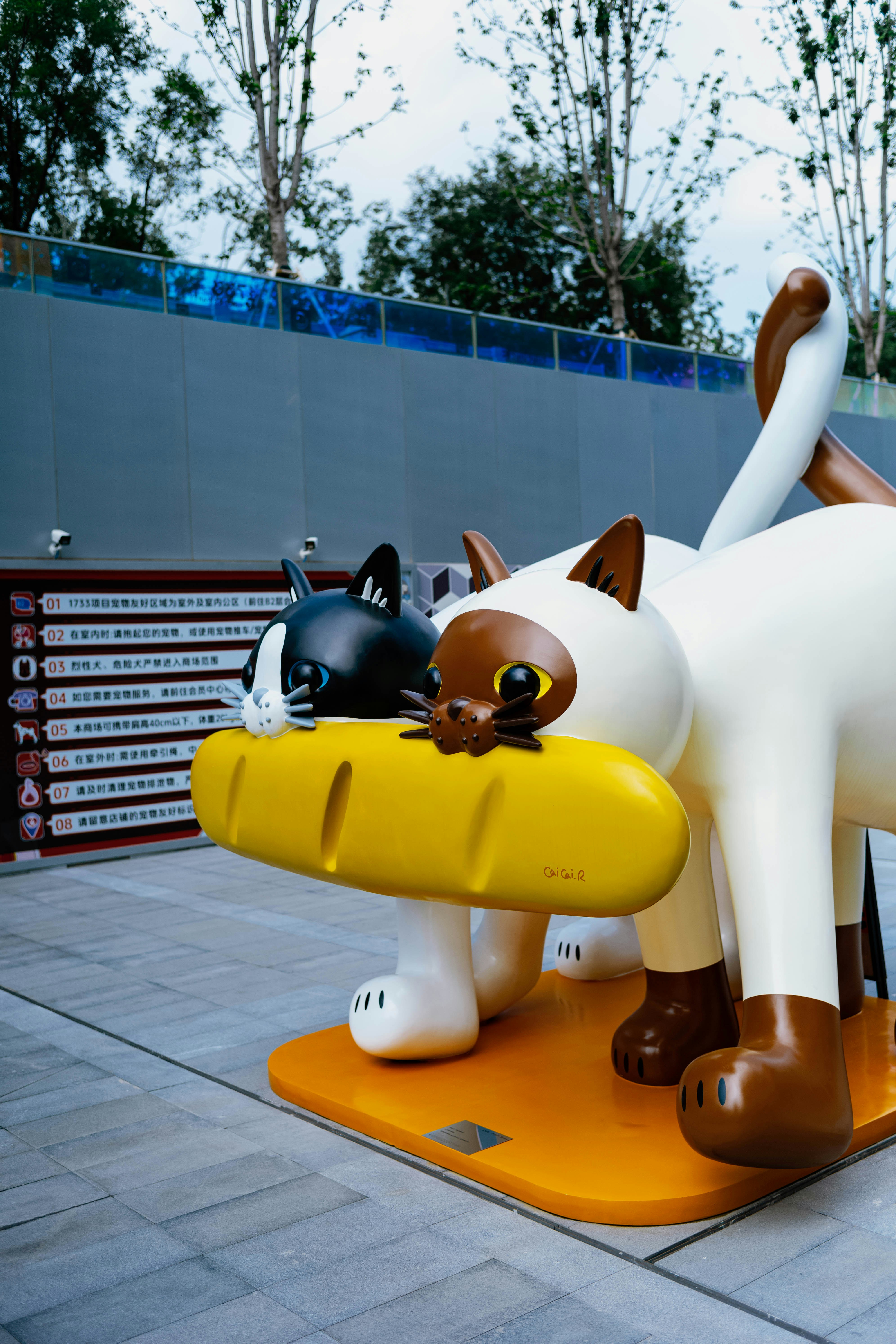 Pop-Art Cat Duo: A Giant Yellow Snout Bridges Two Feline Heads