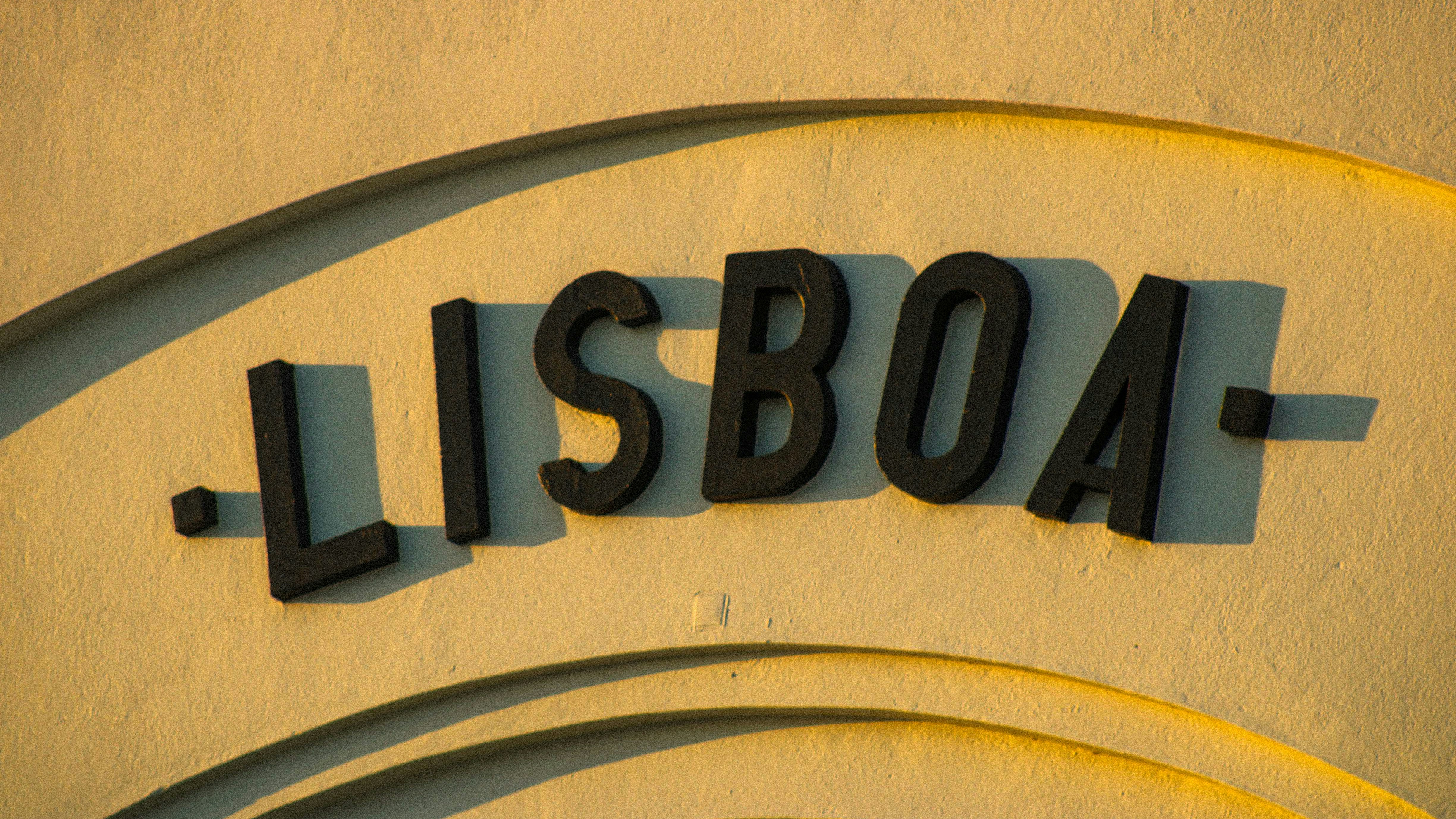 Lisboa in Amber: Sunlit Curves and Bold Letterforms
