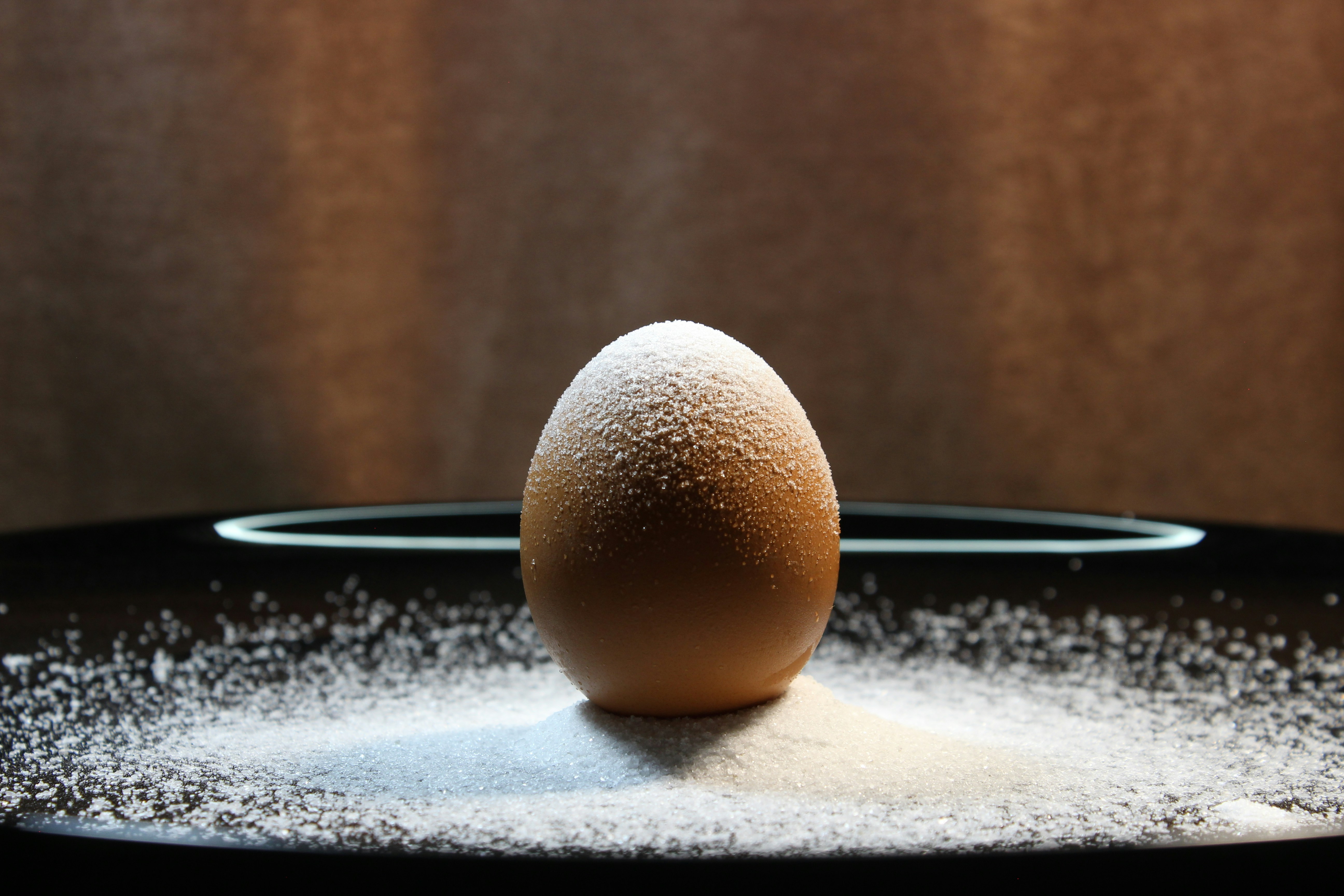 Egg in a Sugar Halo: Minimalist Studio Still-Life with Powdered Light
