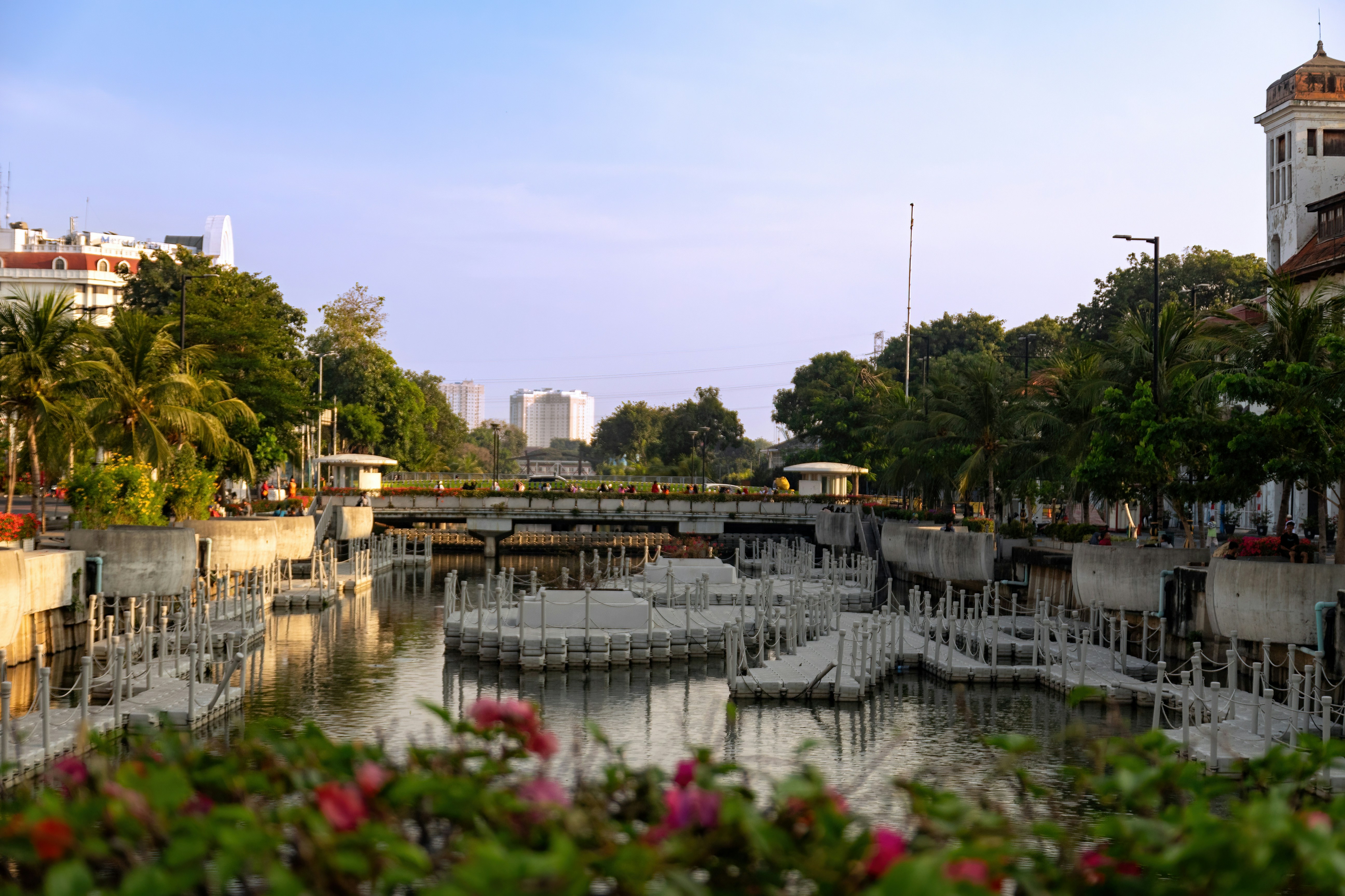 A river running through a city next to tall buildings photo – Free ...