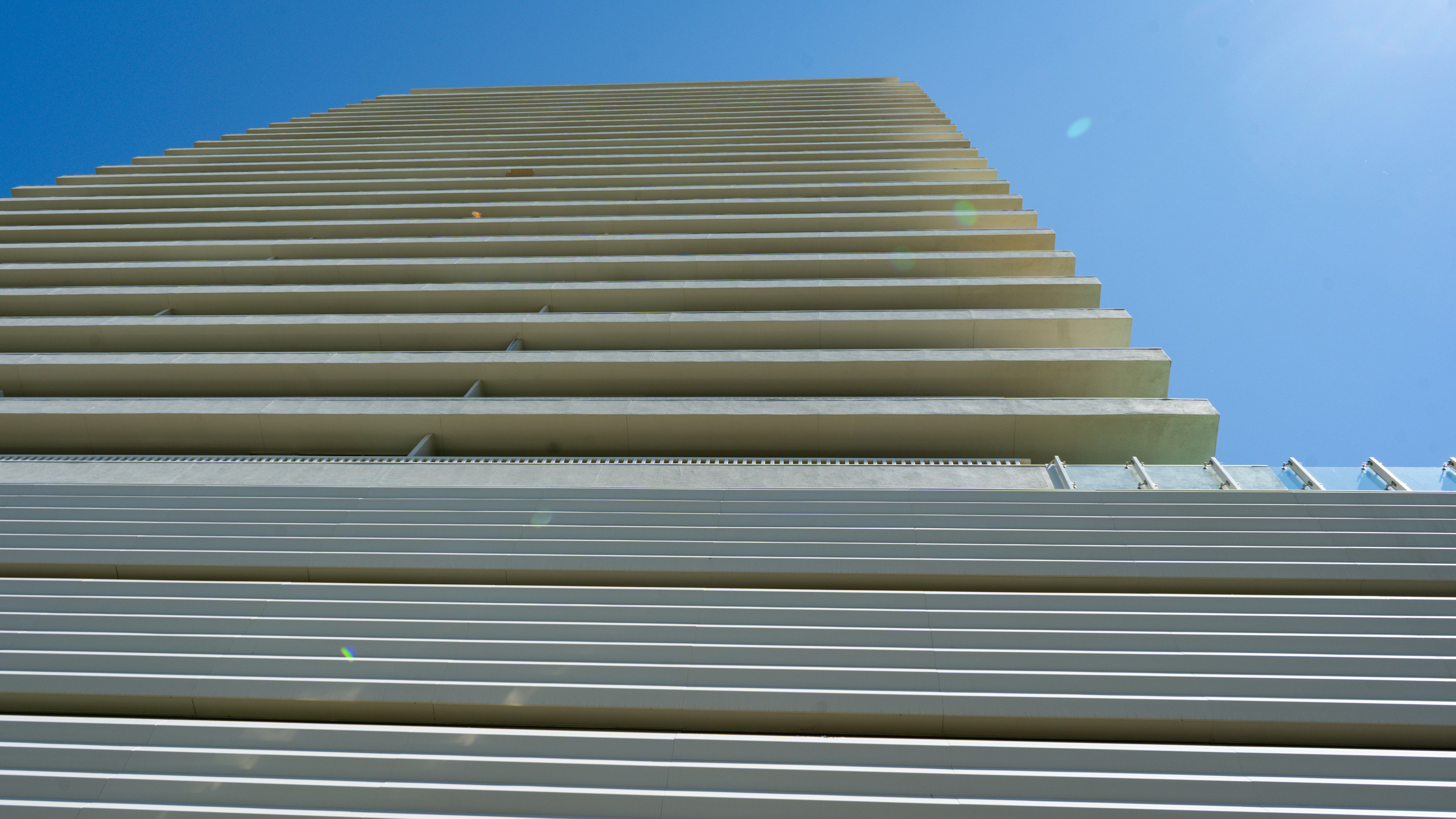Strata in Steel: Horizontal Rhythms Rising Toward the Sky