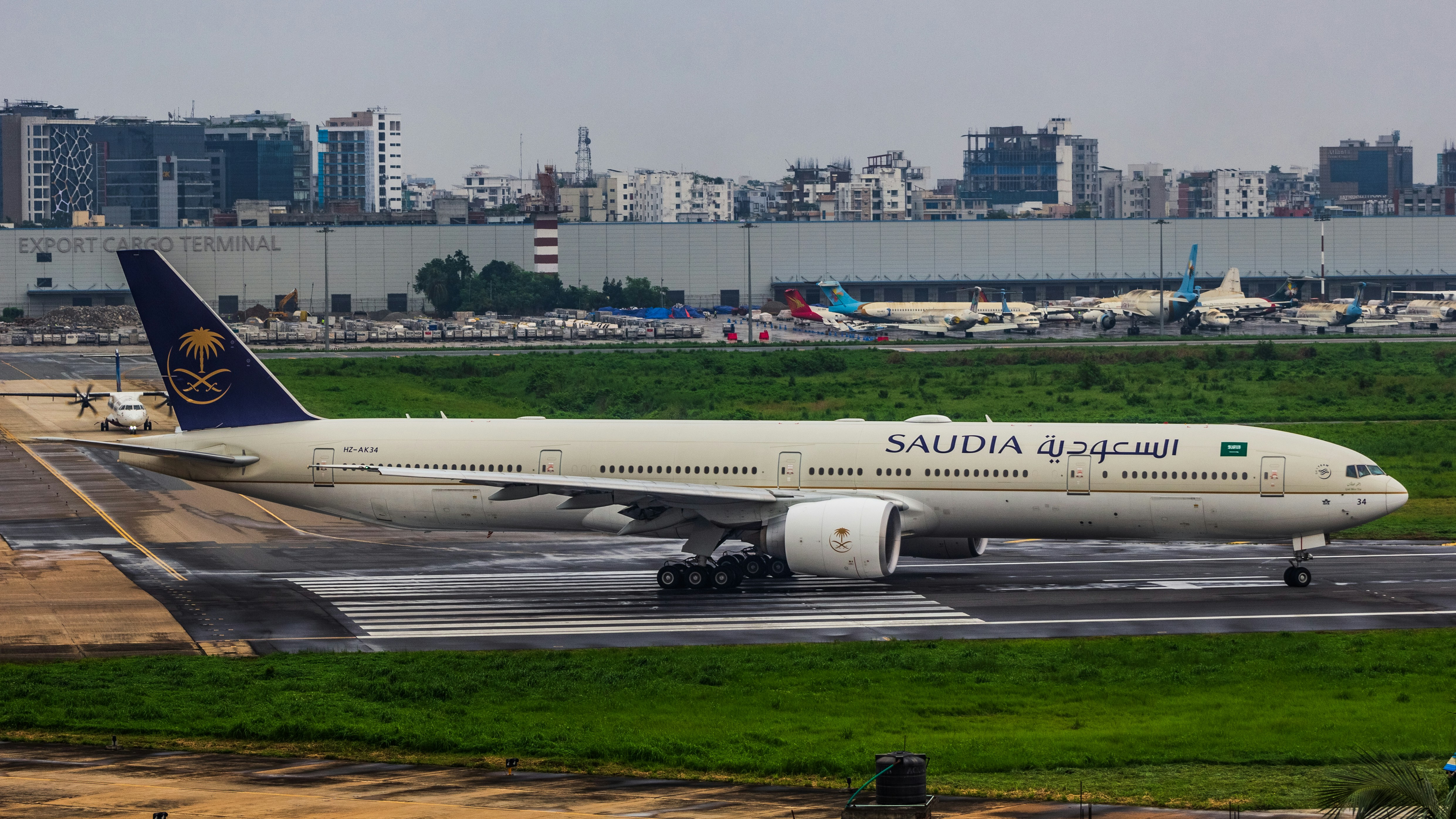 Saudia Dreamliner: Taxiing Majesty Under a Quiet Sky