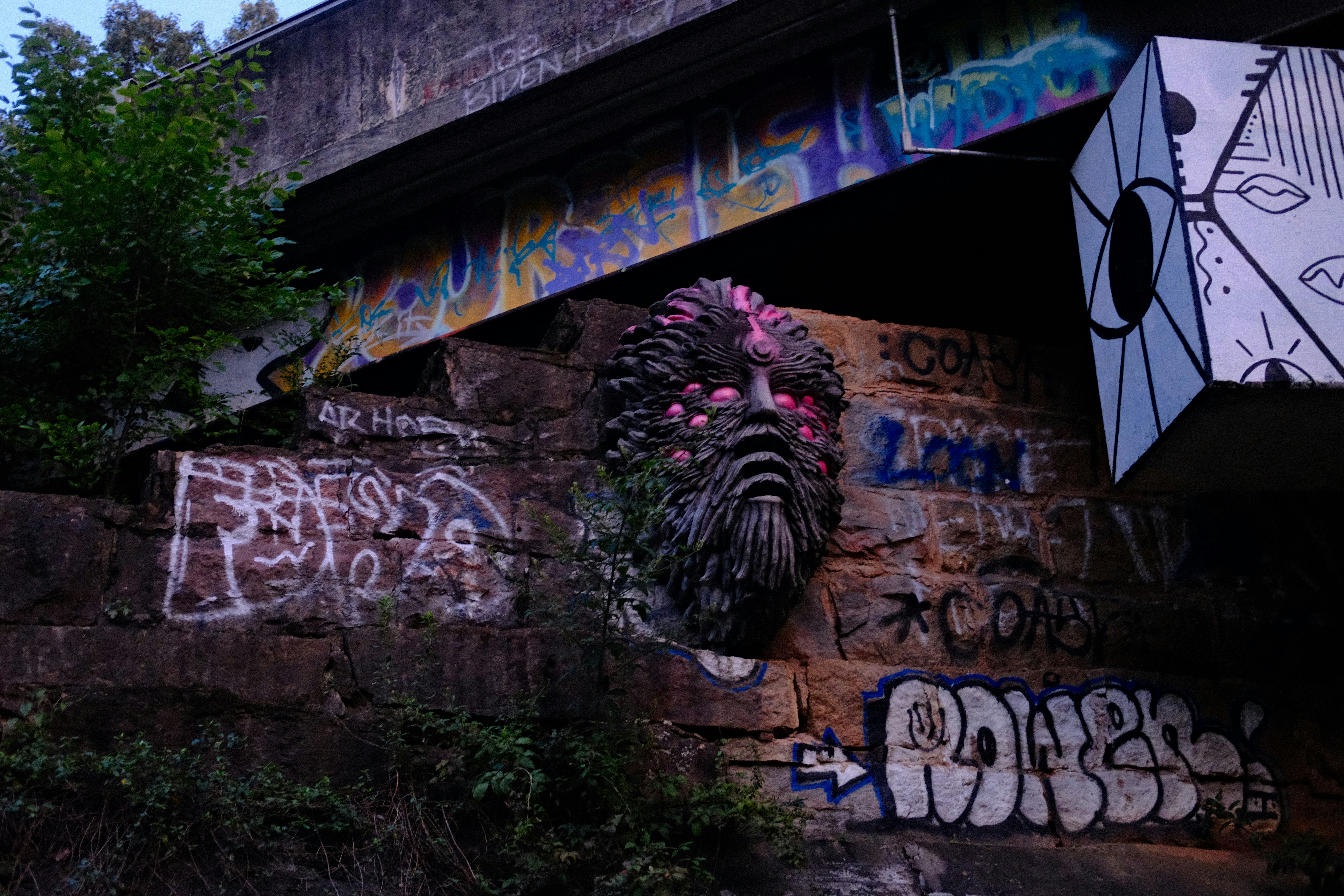 Graffiti Guardian: A Facescape on an Urban Bridge