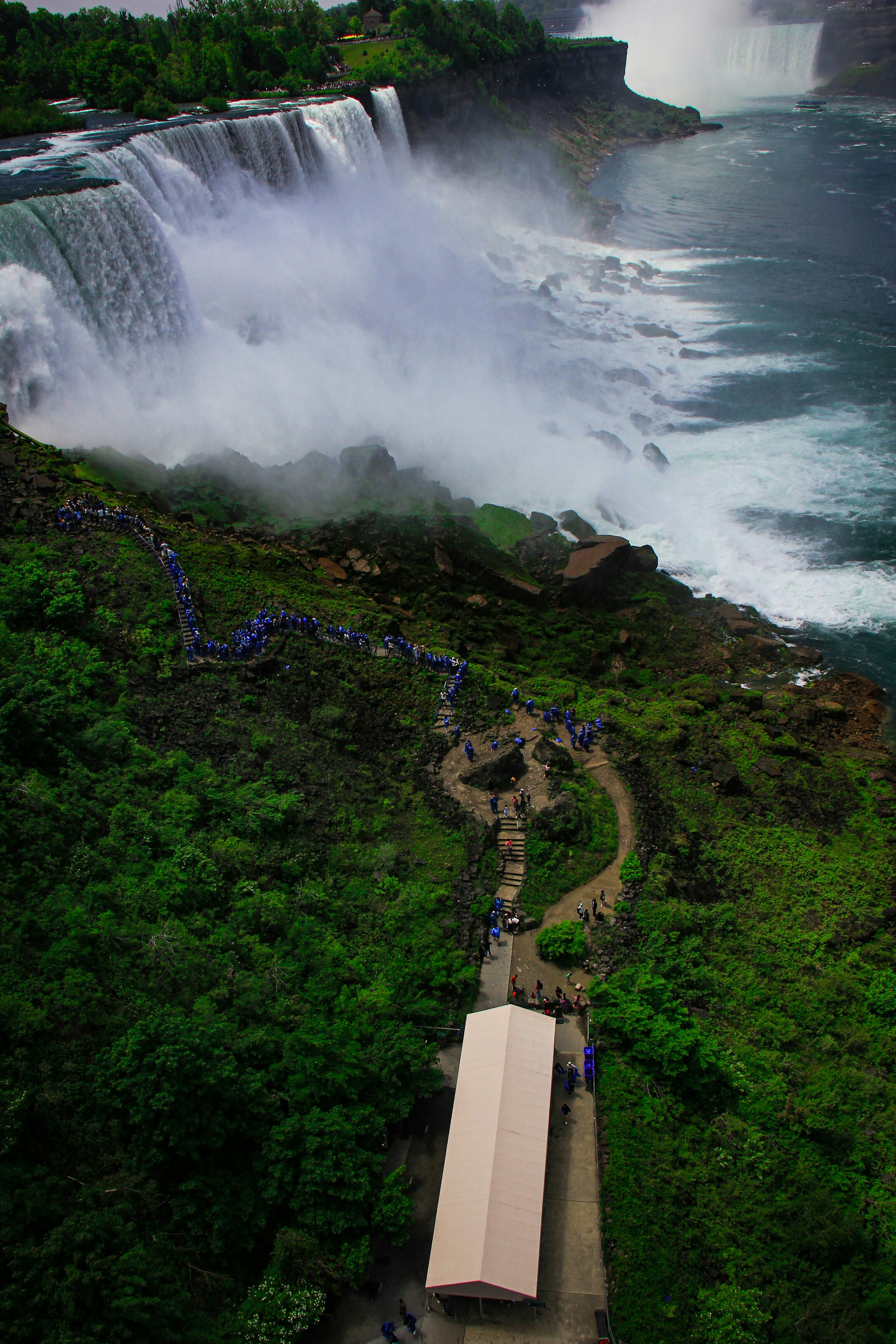 Ribbons of Path and Power: Tourists at the Falls Vista