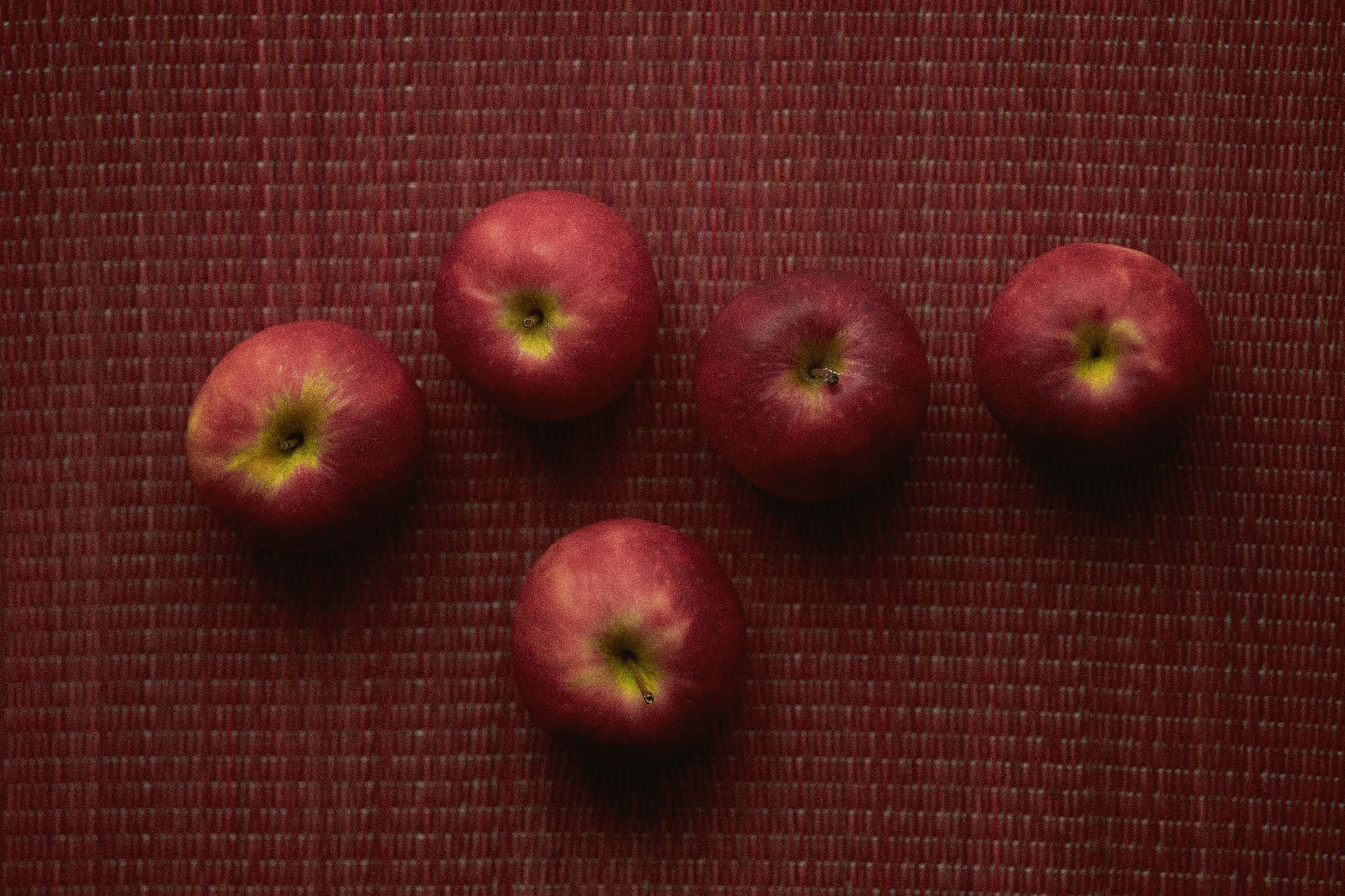 A group of red apples sitting on top of a table photo – Free Osaka ...