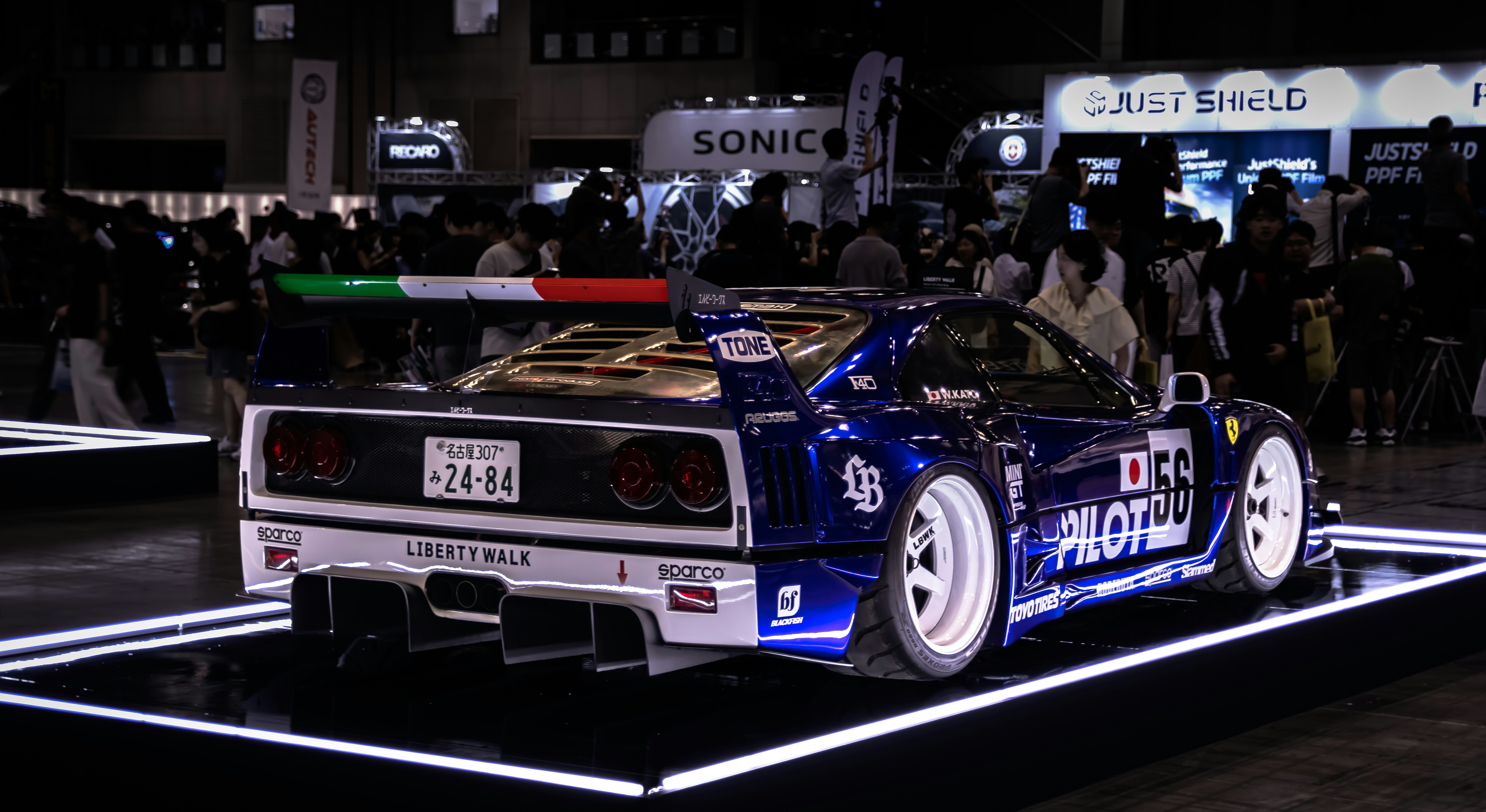 A car is on display at a car show photo – Free Car Image on Unsplash