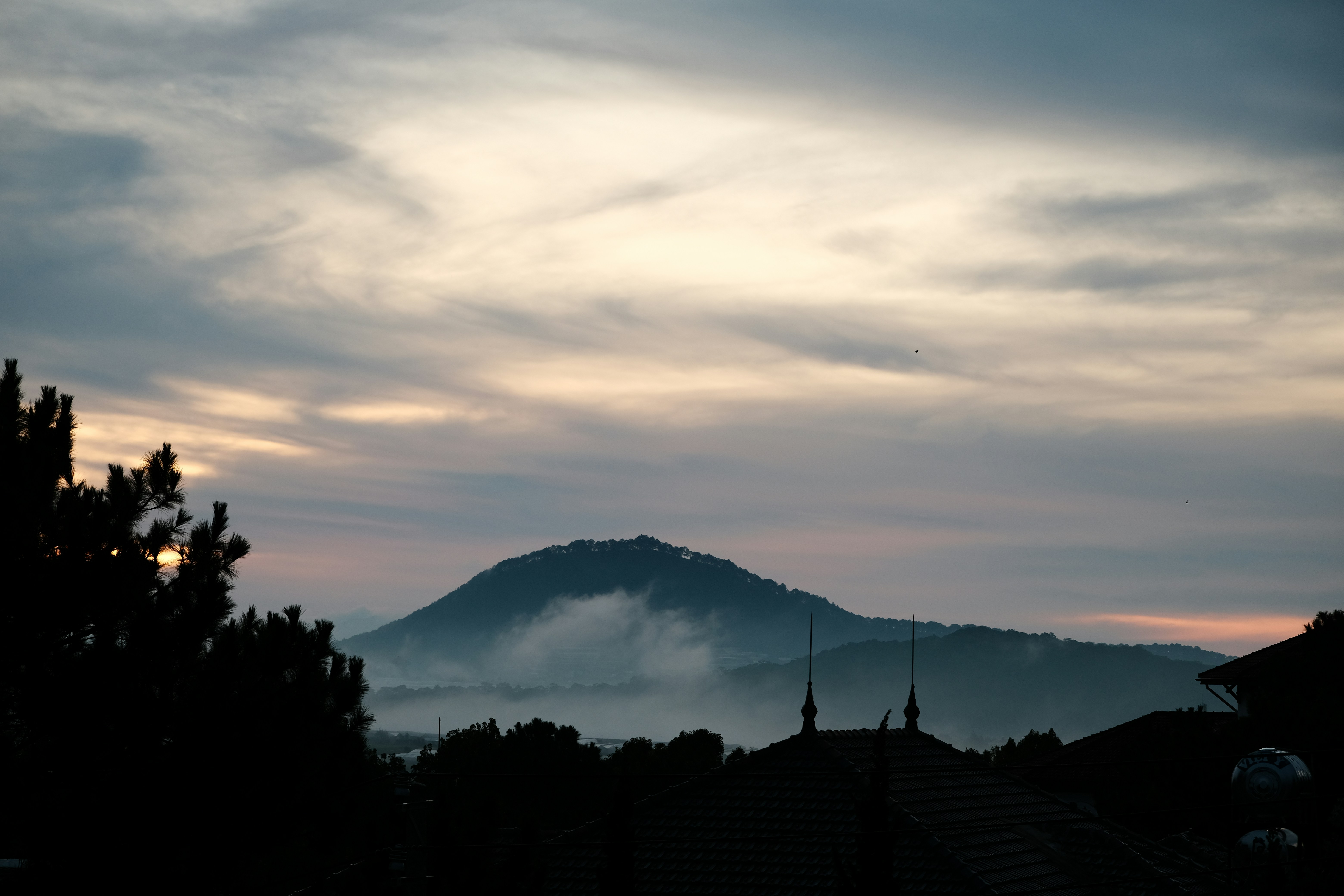 A view of a mountain in the distance photo – Free Nature Image on Unsplash