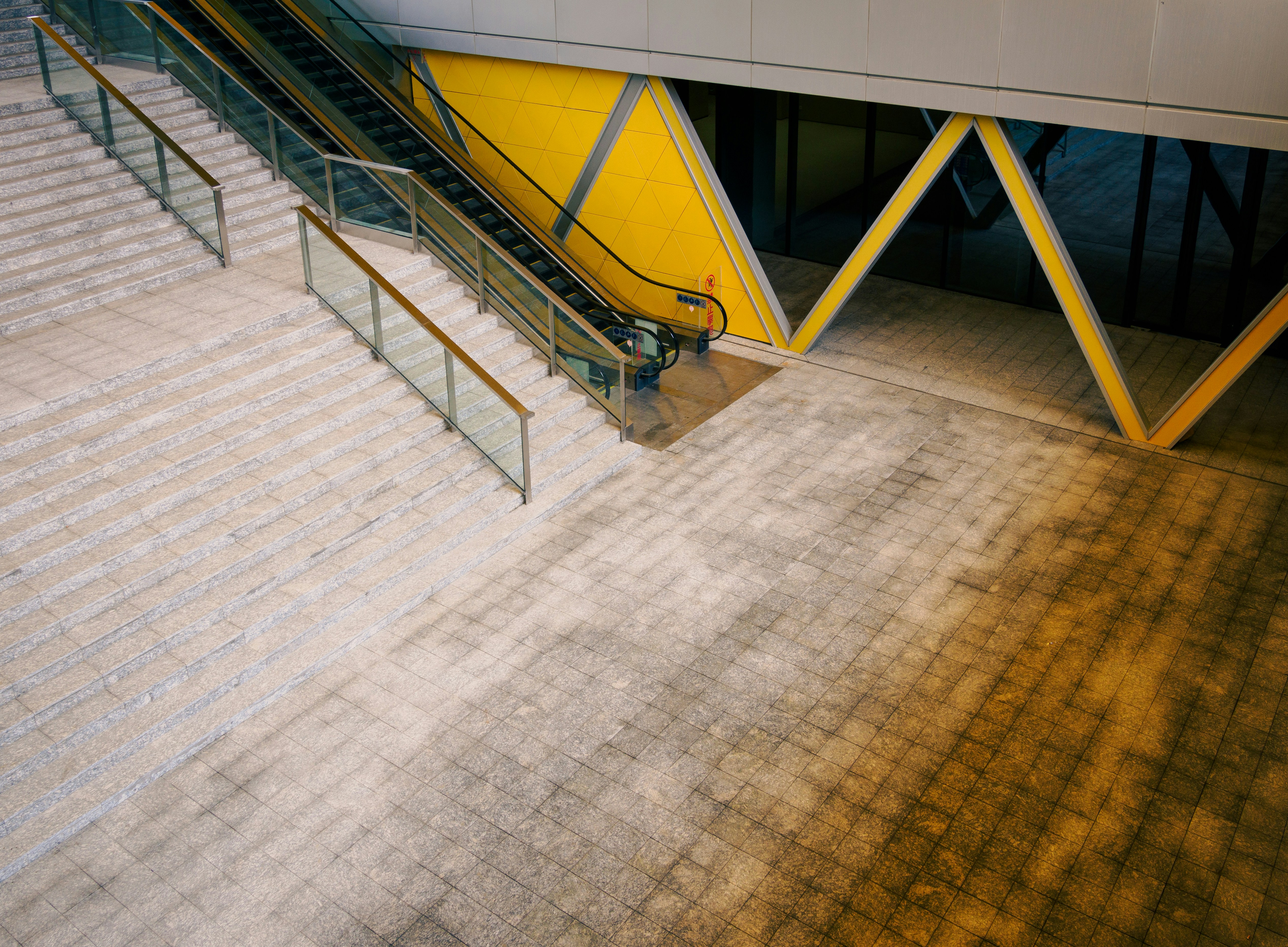 Yellow Angles and Grey Steps: A Quiet Architectural Moment