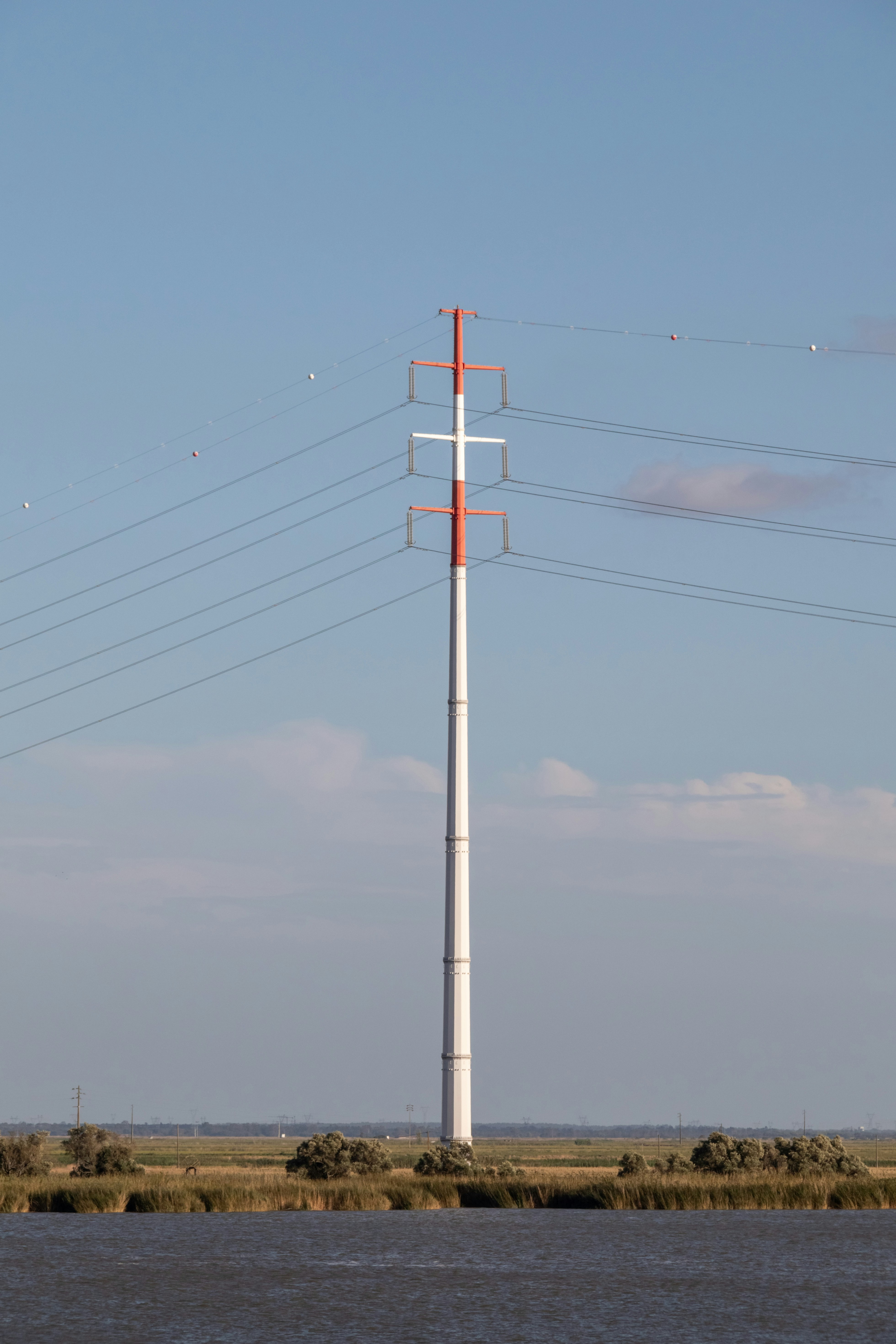 Lone Pylon on the Plain: Framing a Quiet Horizon